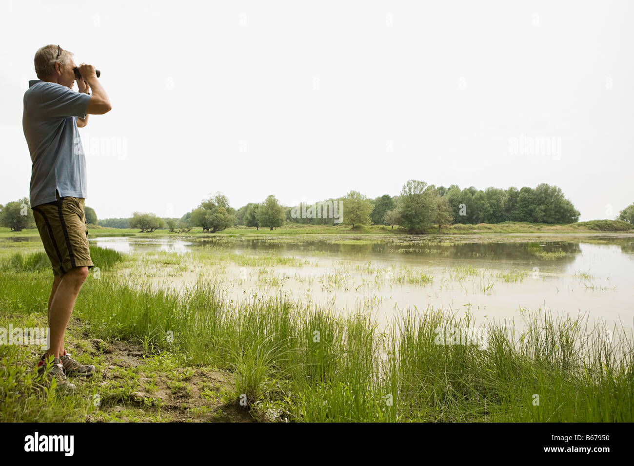 Stand binoculars hi-res stock photography and images - Alamy