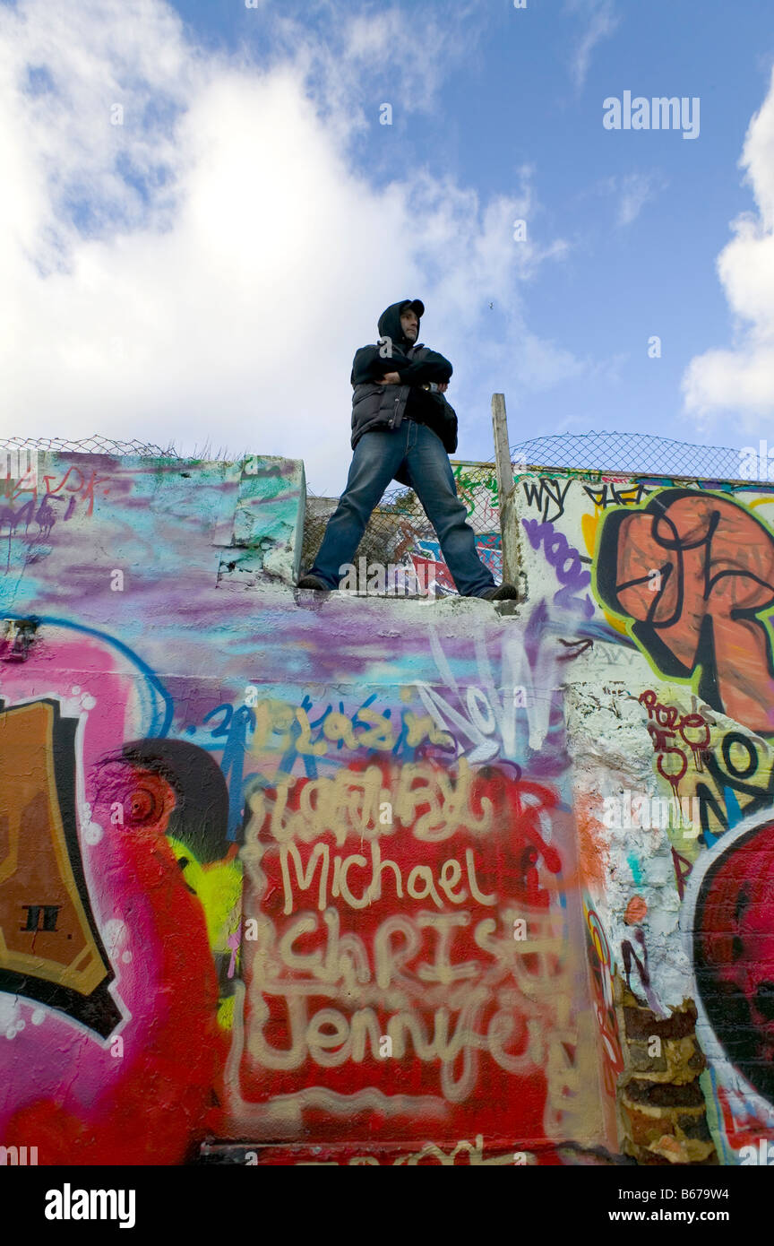 Artist stands hi-res stock photography and images - Alamy