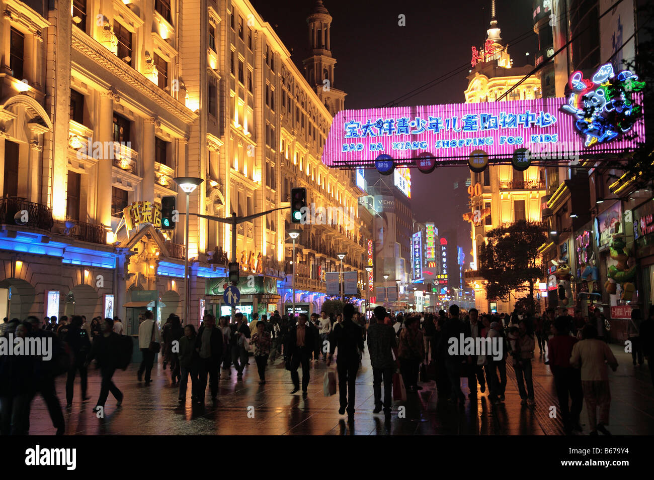 Pedestrian street at night hi-res stock photography and images - Alamy