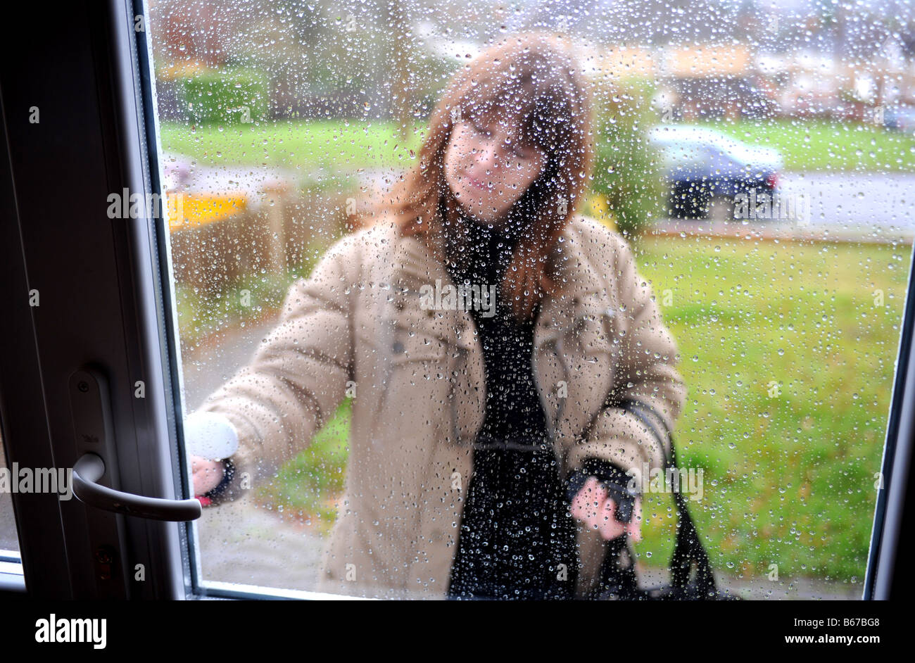 Women entering glass door hi-res stock photography and images - Alamy