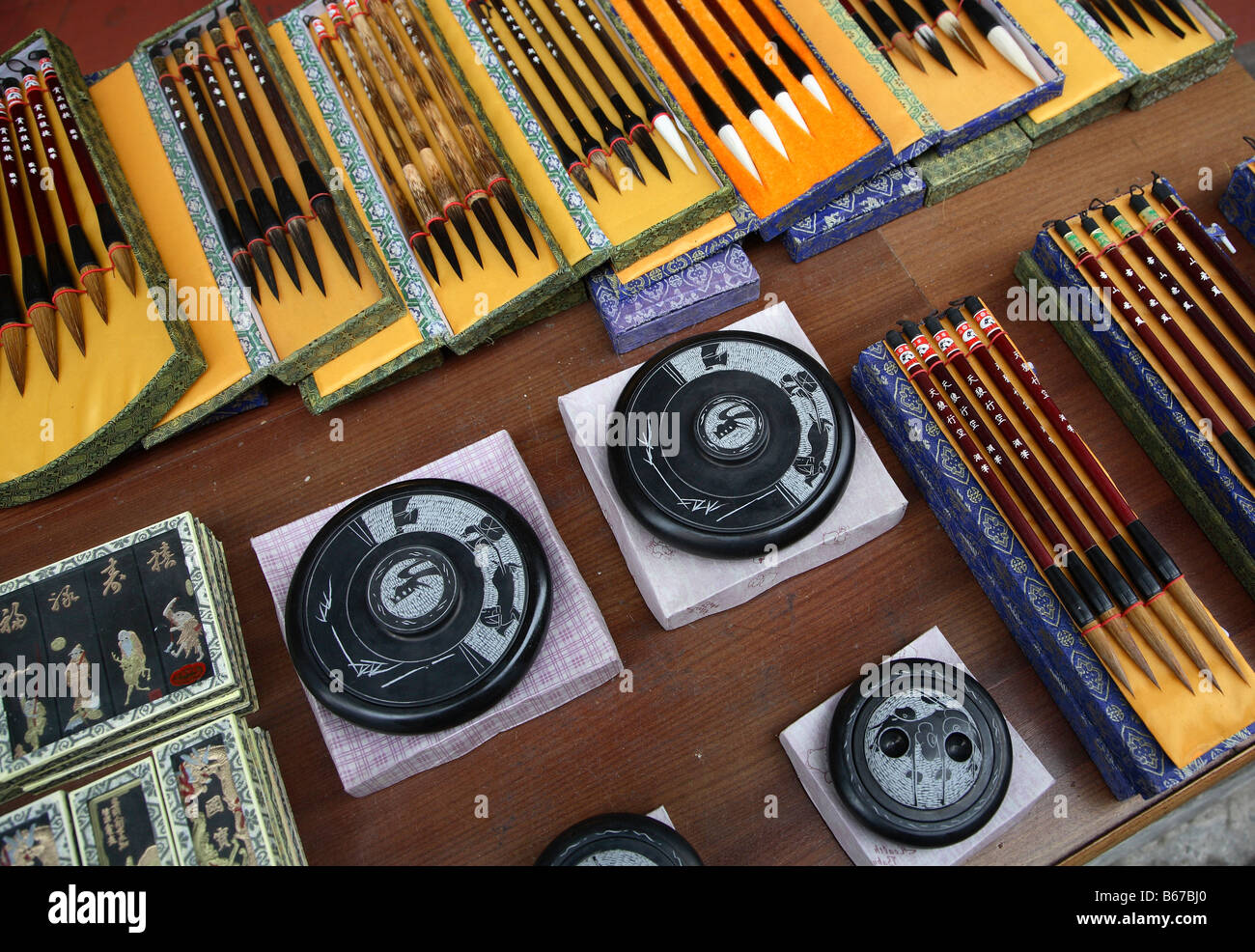 Writing implements hi-res stock photography and images - Alamy