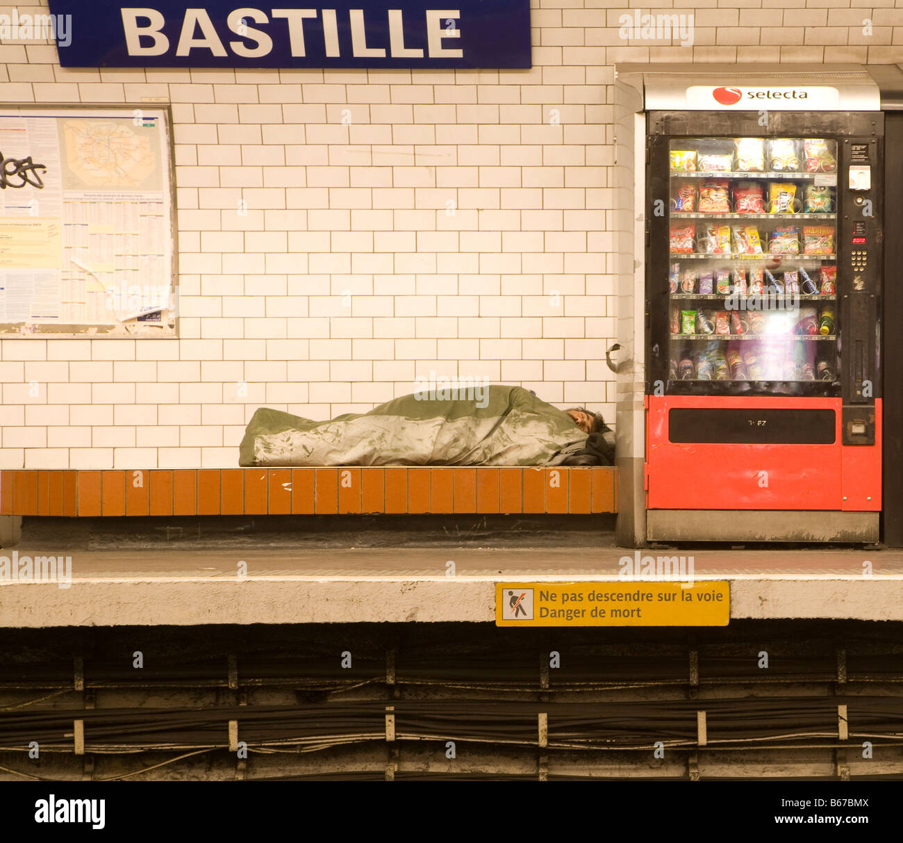 homeless person sleeping rough Stock Photo - Alamy
