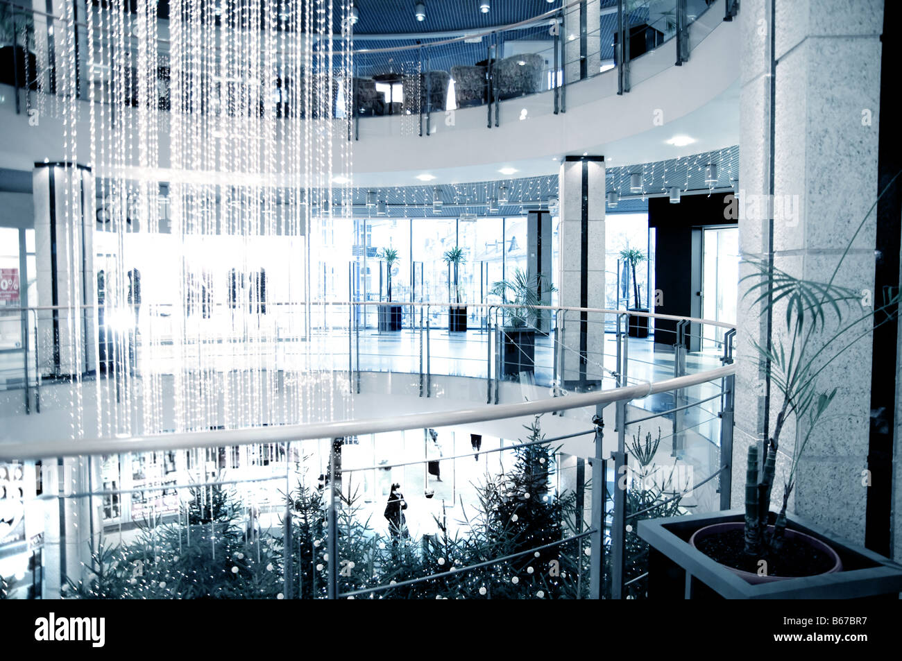 Modern big city shopping center Stock Photo - Alamy