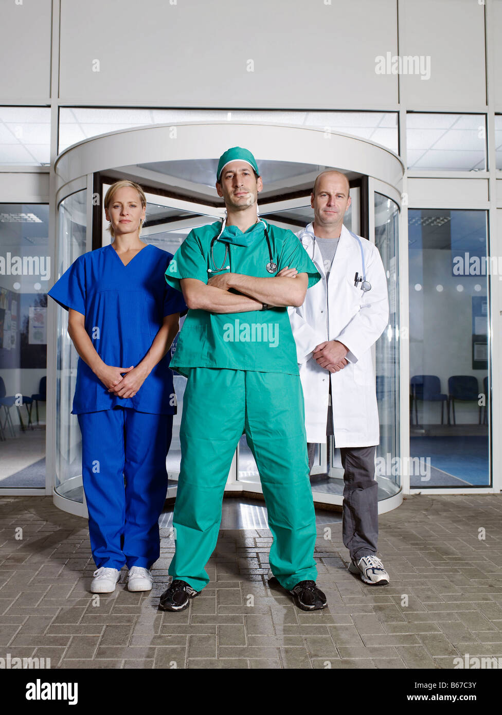 Hospital team in front of entrance Stock Photo - Alamy