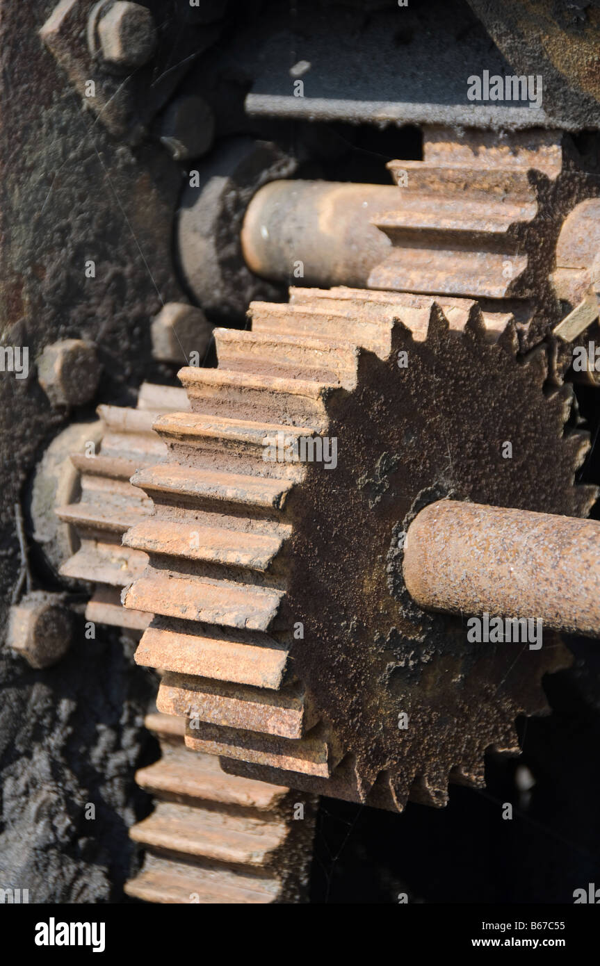 Rust rusted gears machine hi-res stock photography and images - Alamy