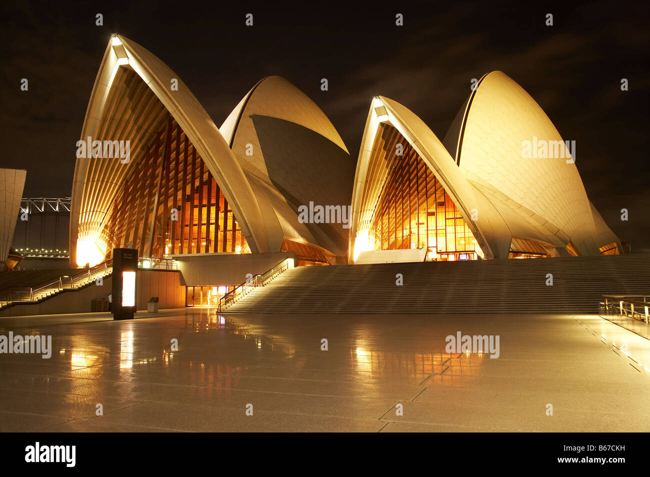 Sydney opera house at night hi-res stock photography and images - Alamy
