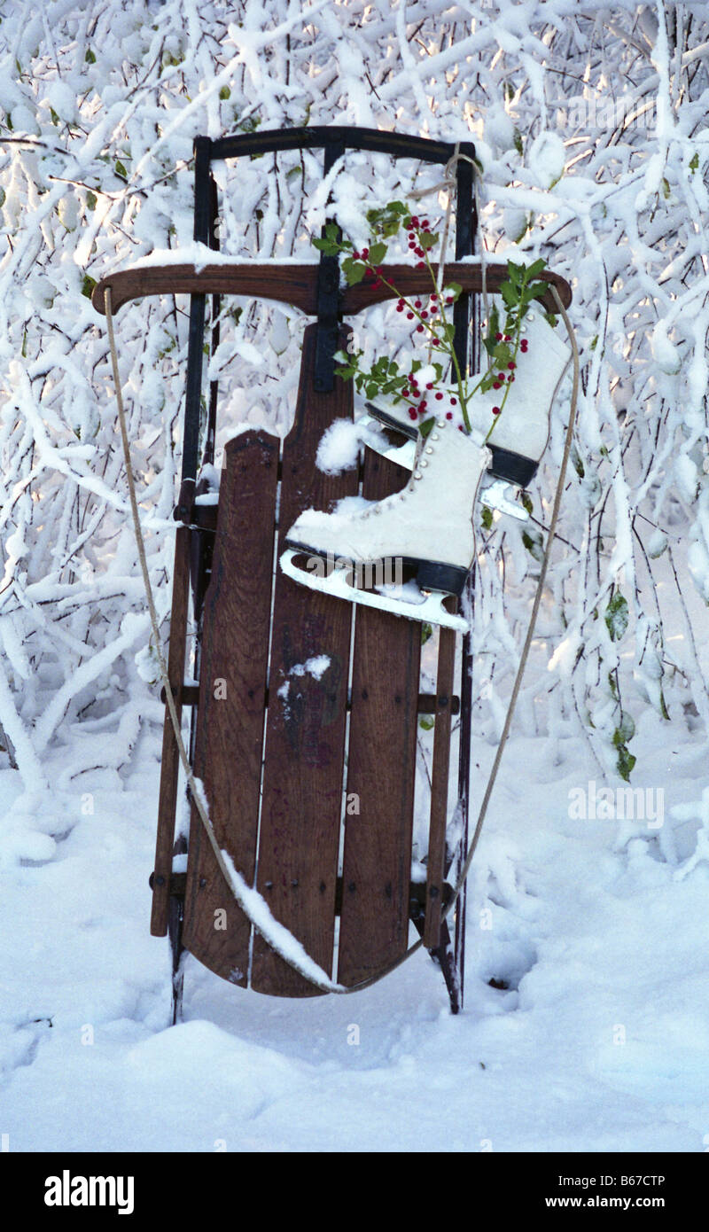 Old fashioned sled hi-res stock photography and images - Alamy