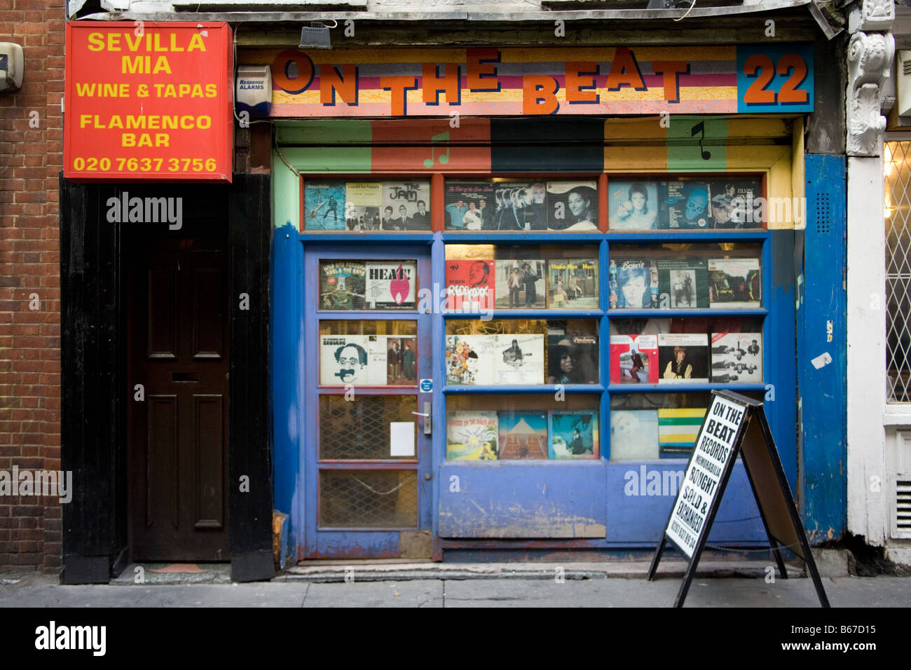 Old fashioned record shop hi-res stock photography and images - Alamy