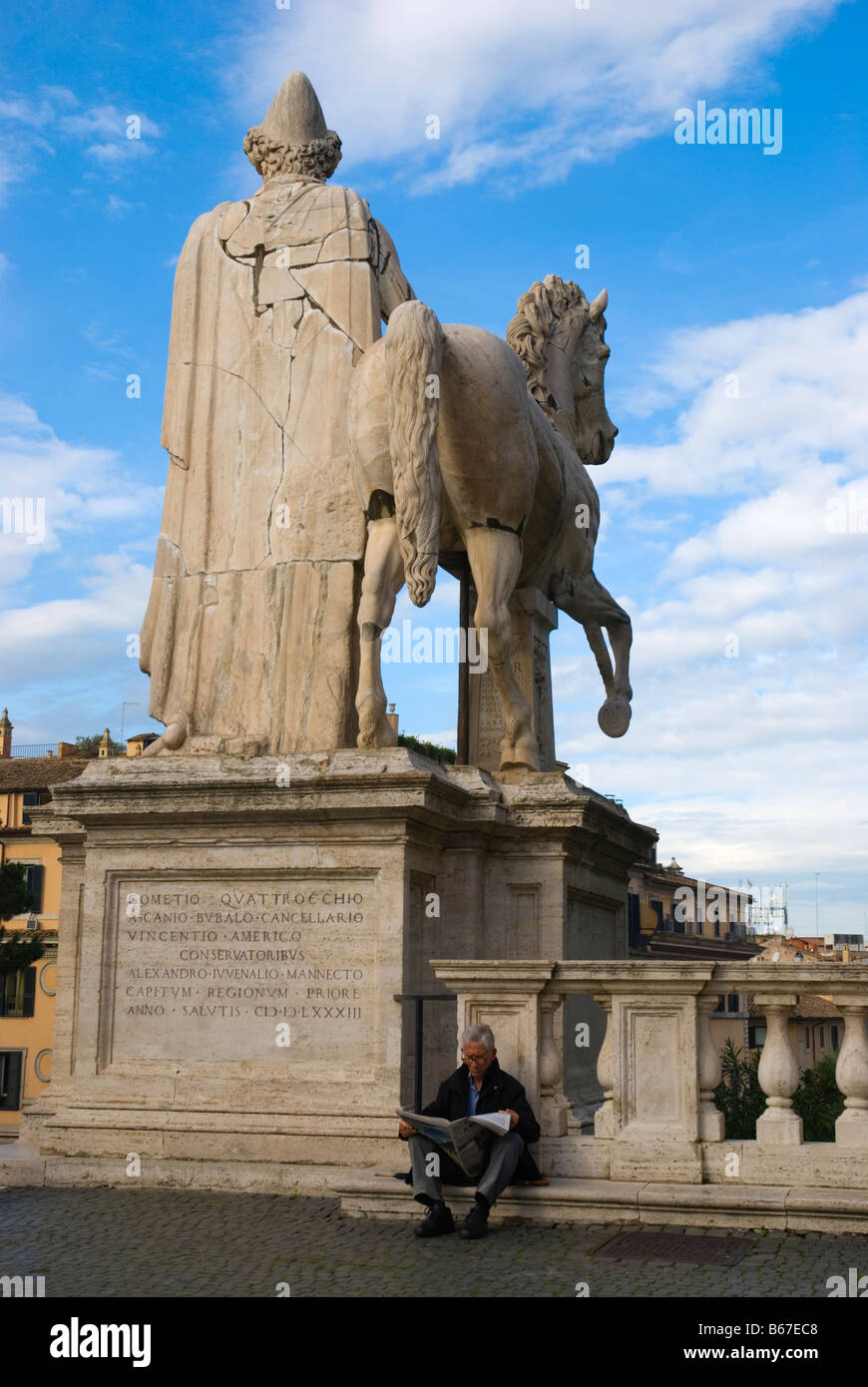 Man Reading Newspaper Statue In Stock Photos & Man Reading Newspaper ...