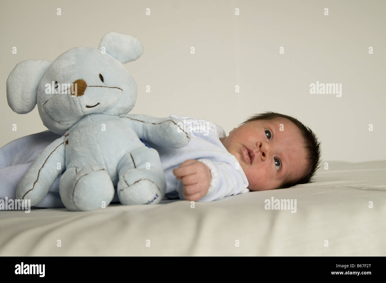 newborn baby (1 week old) with teddy bear Stock Photo - Alamy