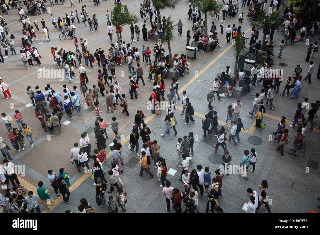 Population density crowd hi-res stock photography and images - Alamy
