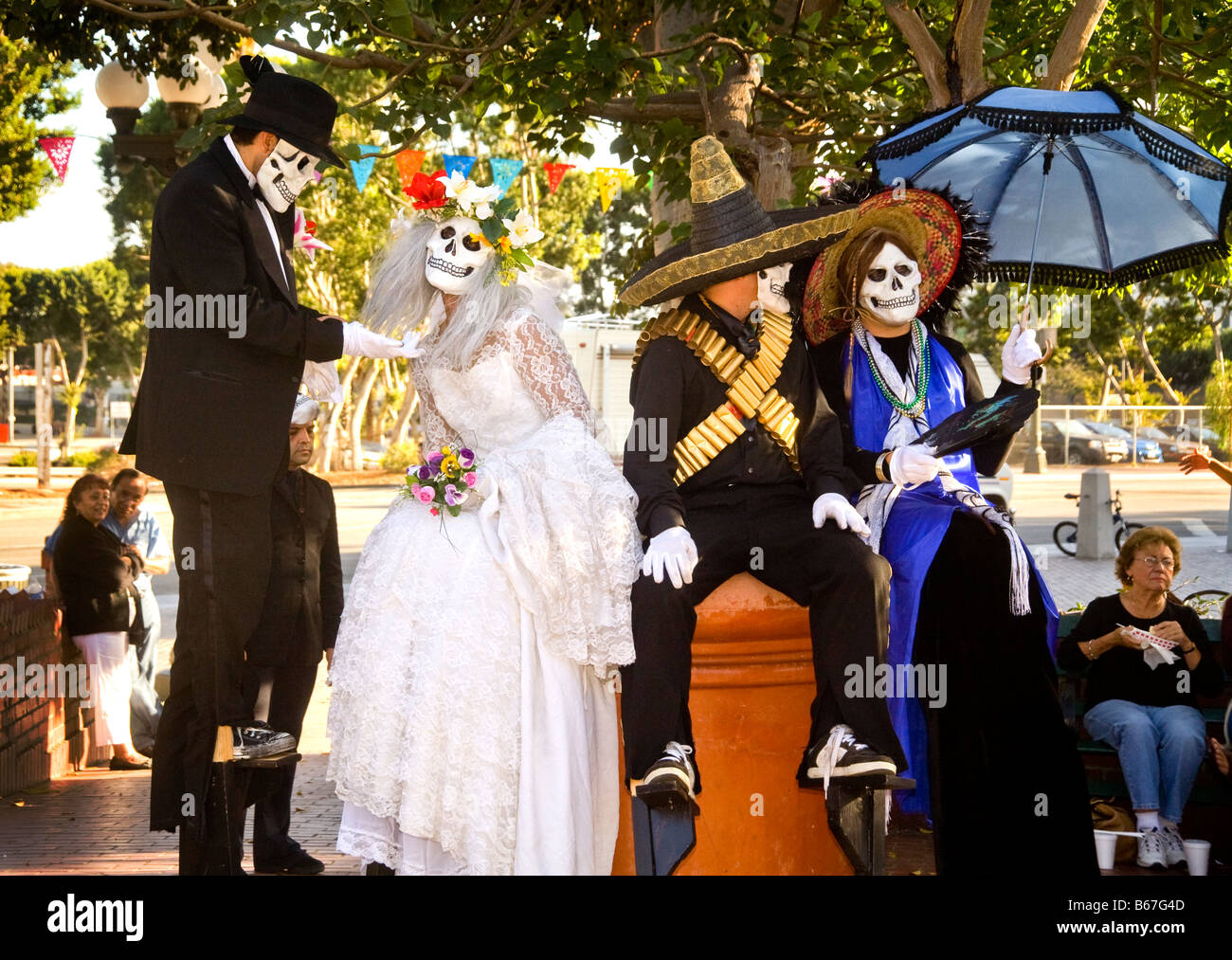 People dressed in costumes to celebrate the Day of the Dead in Los ...
