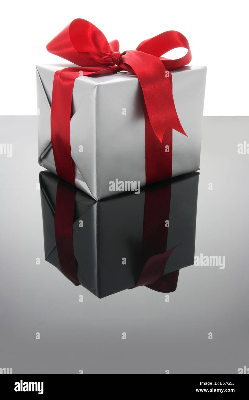 Parcel present hi-res stock photography and images - Alamy