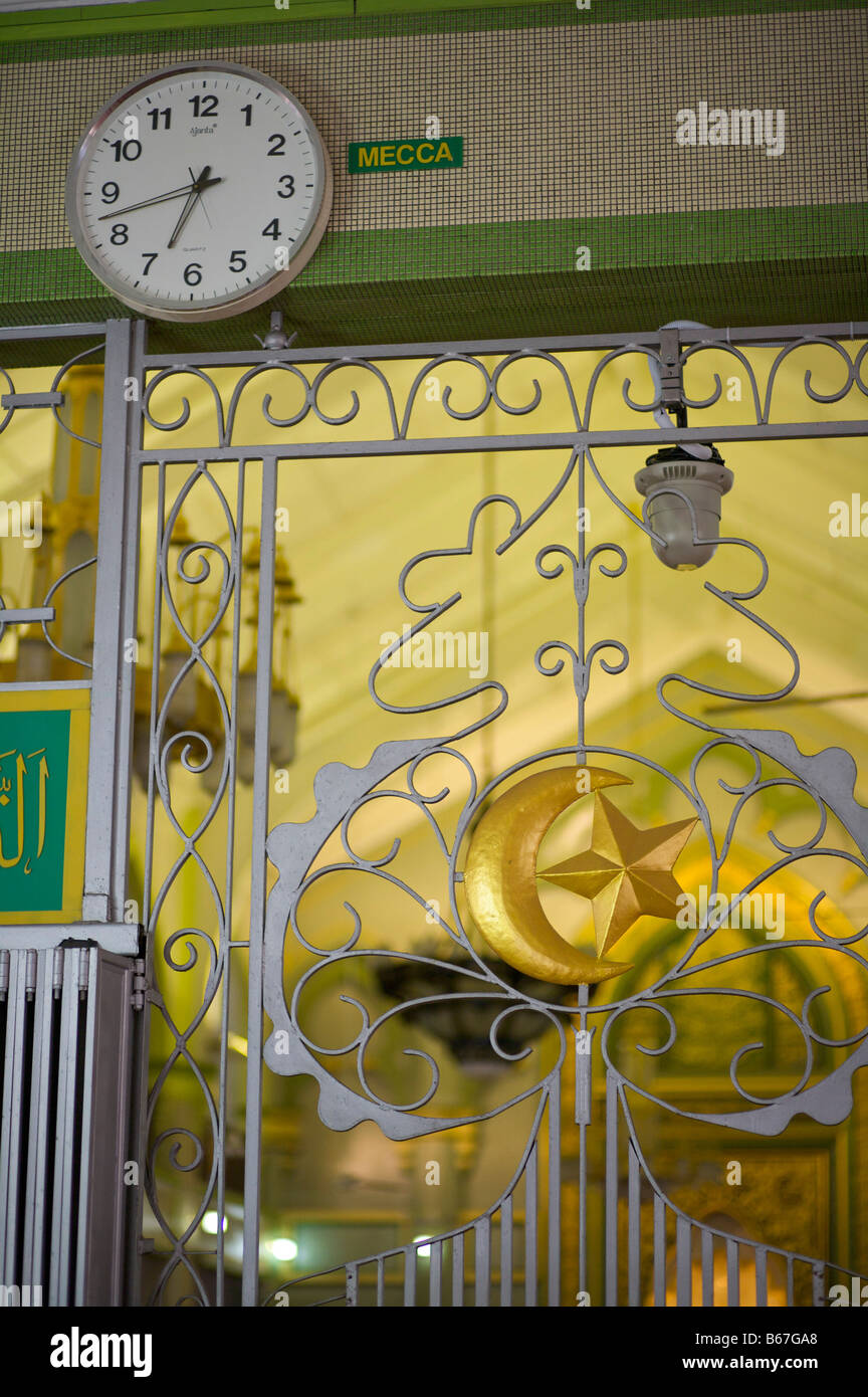 cresent and star Masjid Sultan mosque Singapore Stock Photo - Alamy