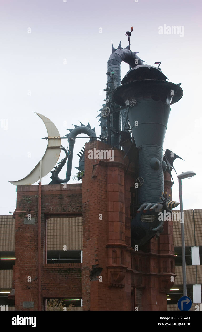 Half moon sculpture hi-res stock photography and images - Alamy