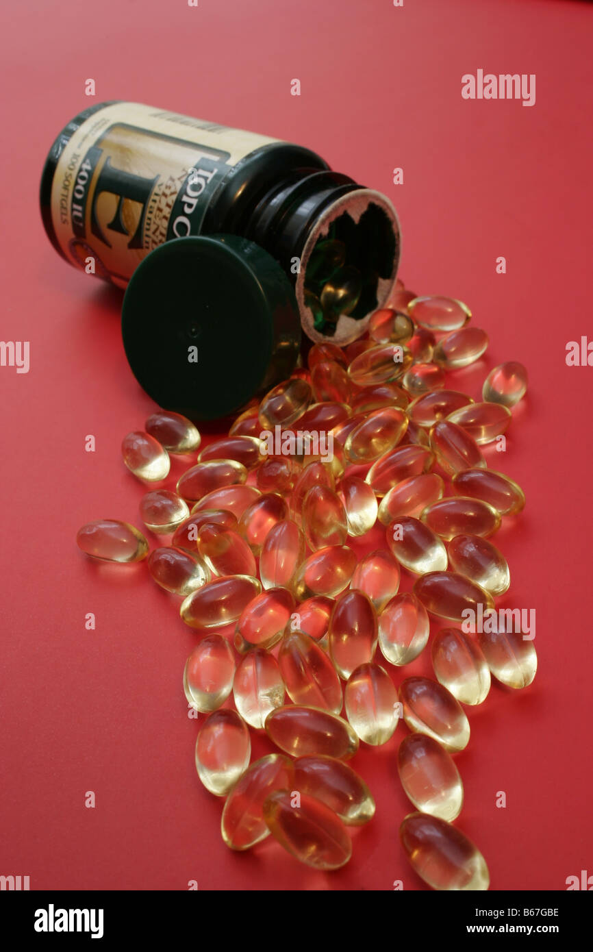 Vitamin E capsules Stock Photo - Alamy