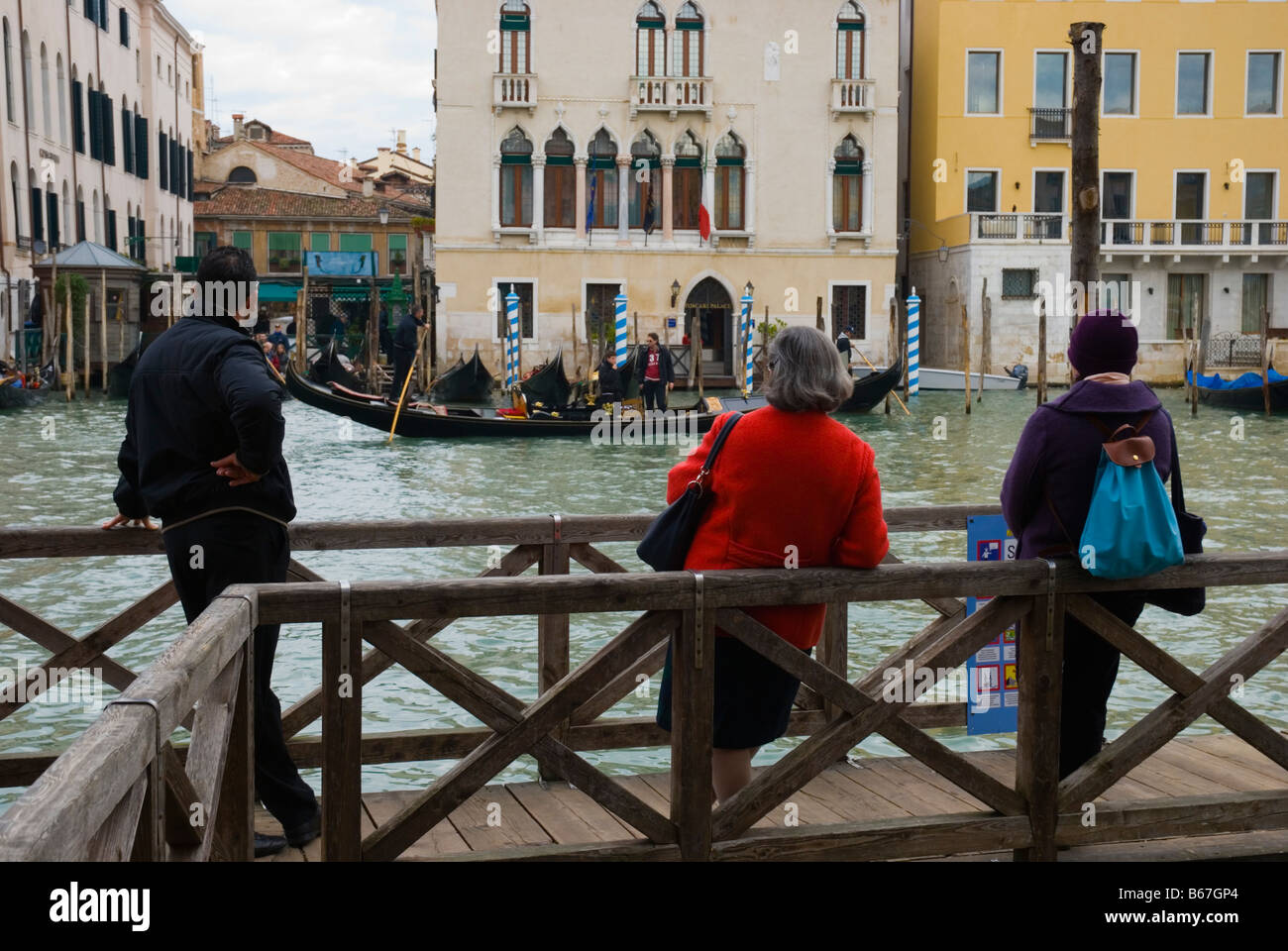 Traghetti venice wait hi-res stock photography and images - Alamy