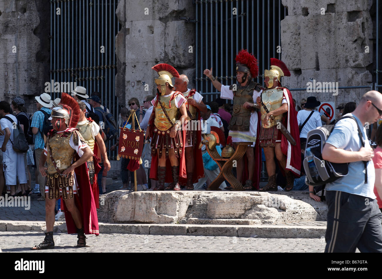 Street actors near the Colosseum Arena Rome Italy Stock Photo - Alamy