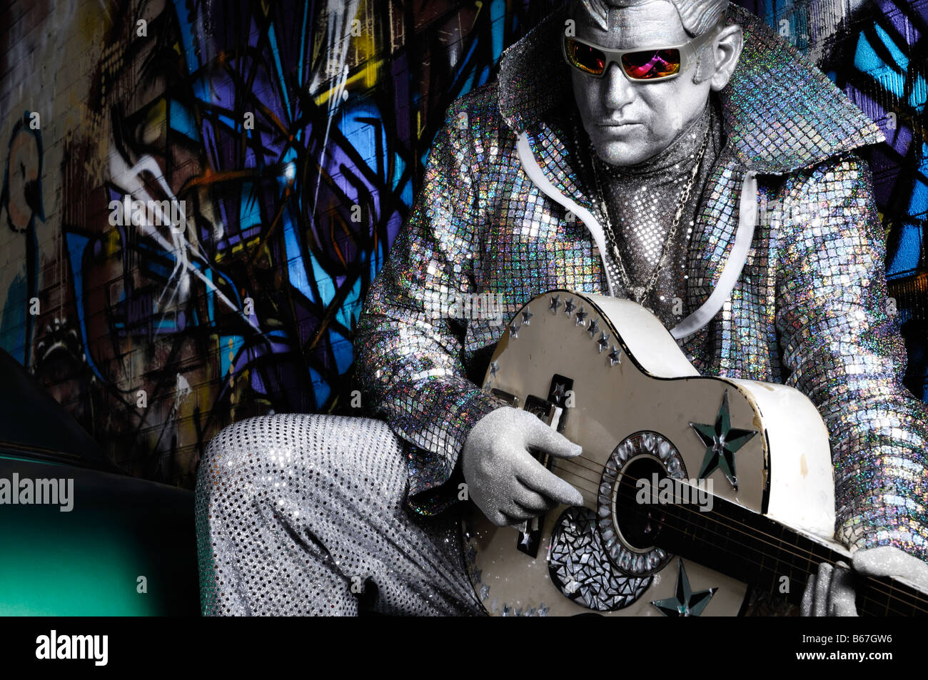 Elvis guitar hi-res stock photography and images - Alamy