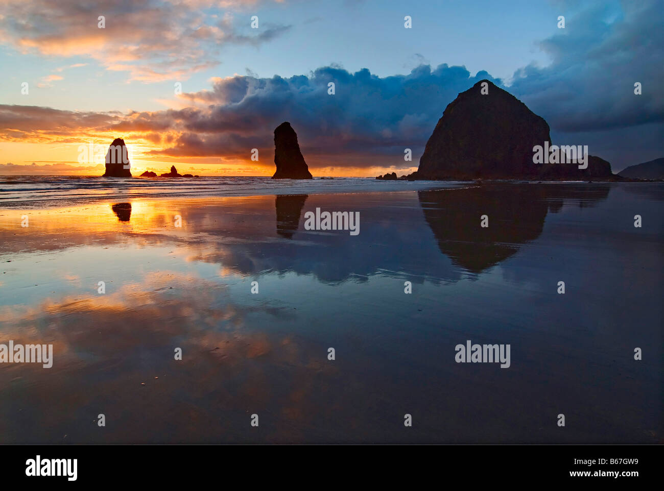 Cannon Beach Sunset in Oregon Stock Photo - Alamy