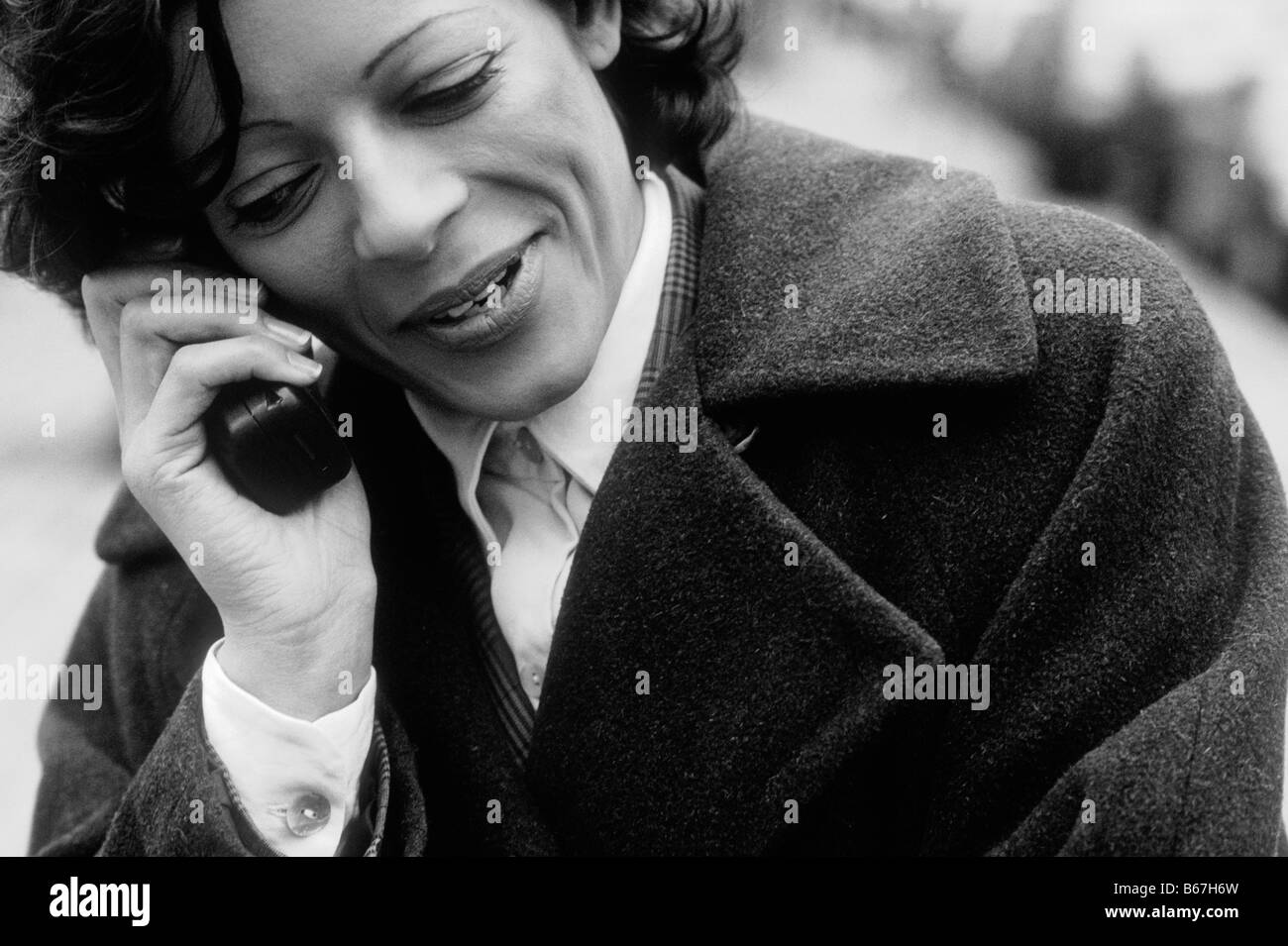 Women holding mobile phone Black and White Stock Photos & Images - Alamy