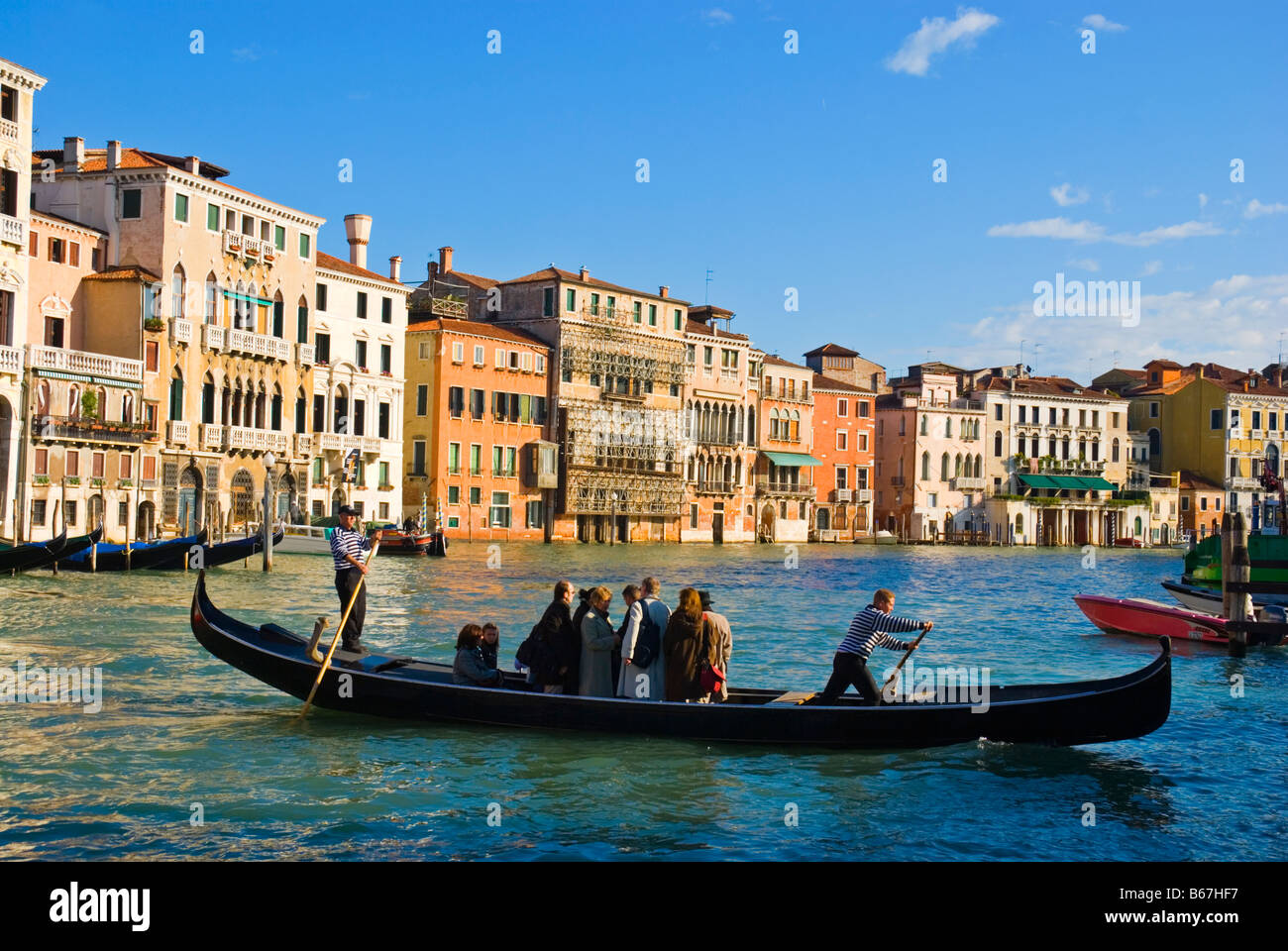 Traghetti boat crossing Grande Canal at Santa Sofia traghetto stop in ...