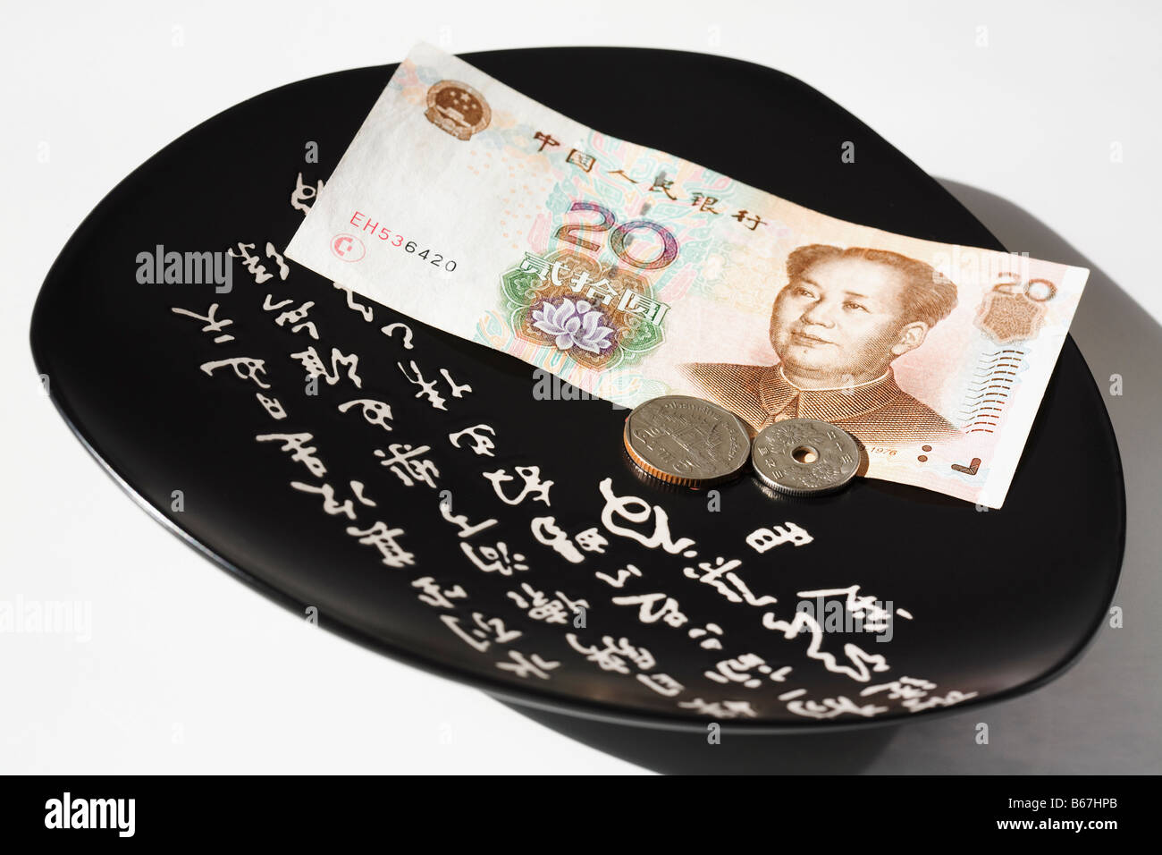 Chinese Yuan note and Chinese coins in a plate Stock Photo - Alamy