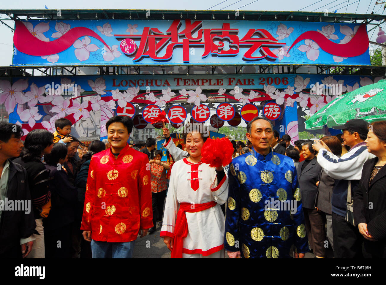 Parade at Longhua Temple fair, Shanghai, China Stock Photo - Alamy