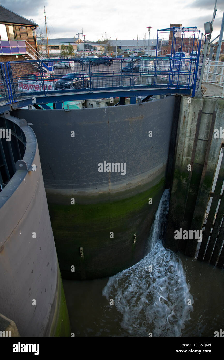 Yacht marina lock gates hi-res stock photography and images - Alamy