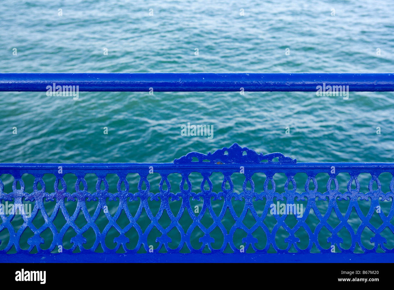 English railings hi-res stock photography and images - Alamy