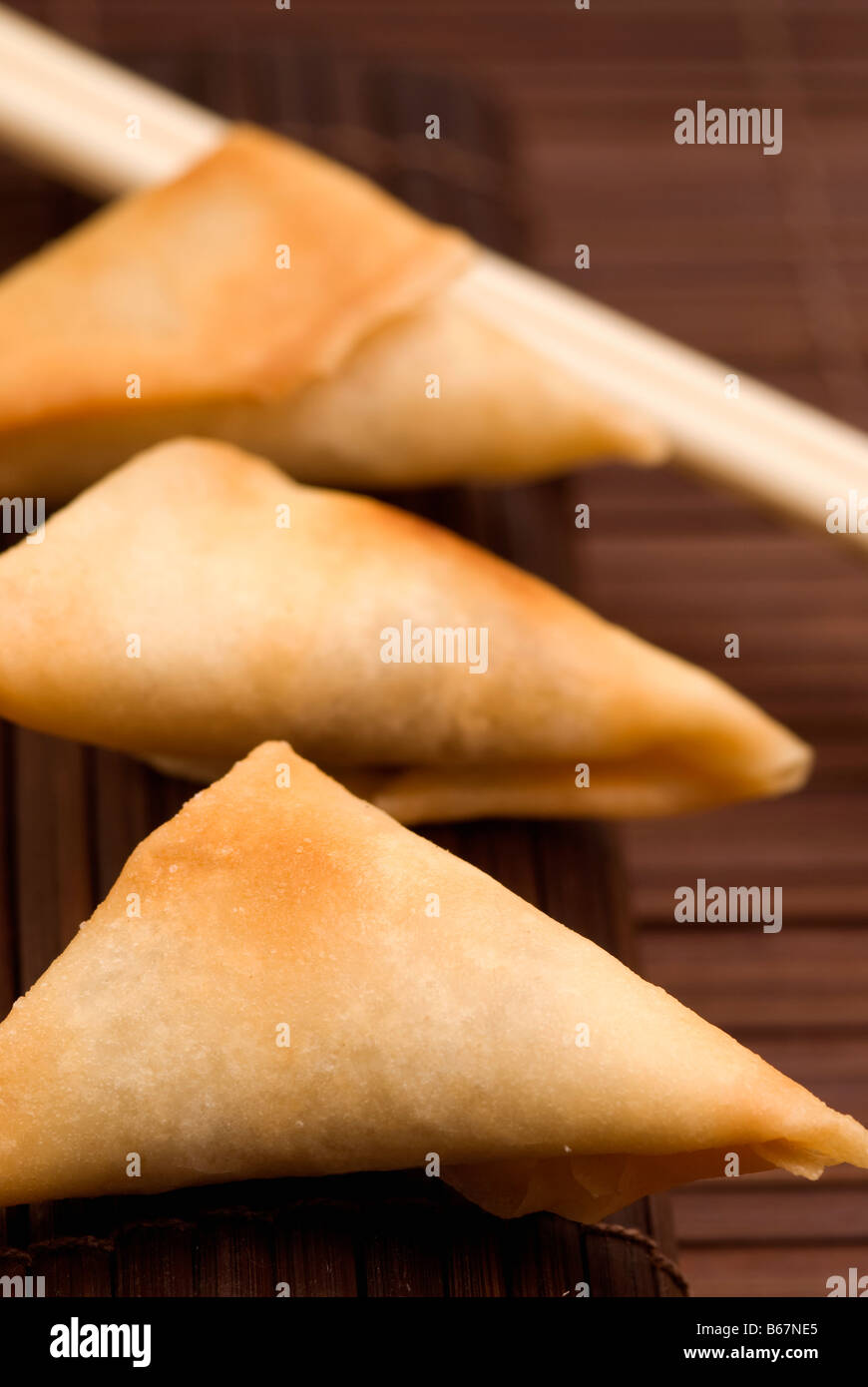 Vegetarian samosa hi-res stock photography and images - Alamy