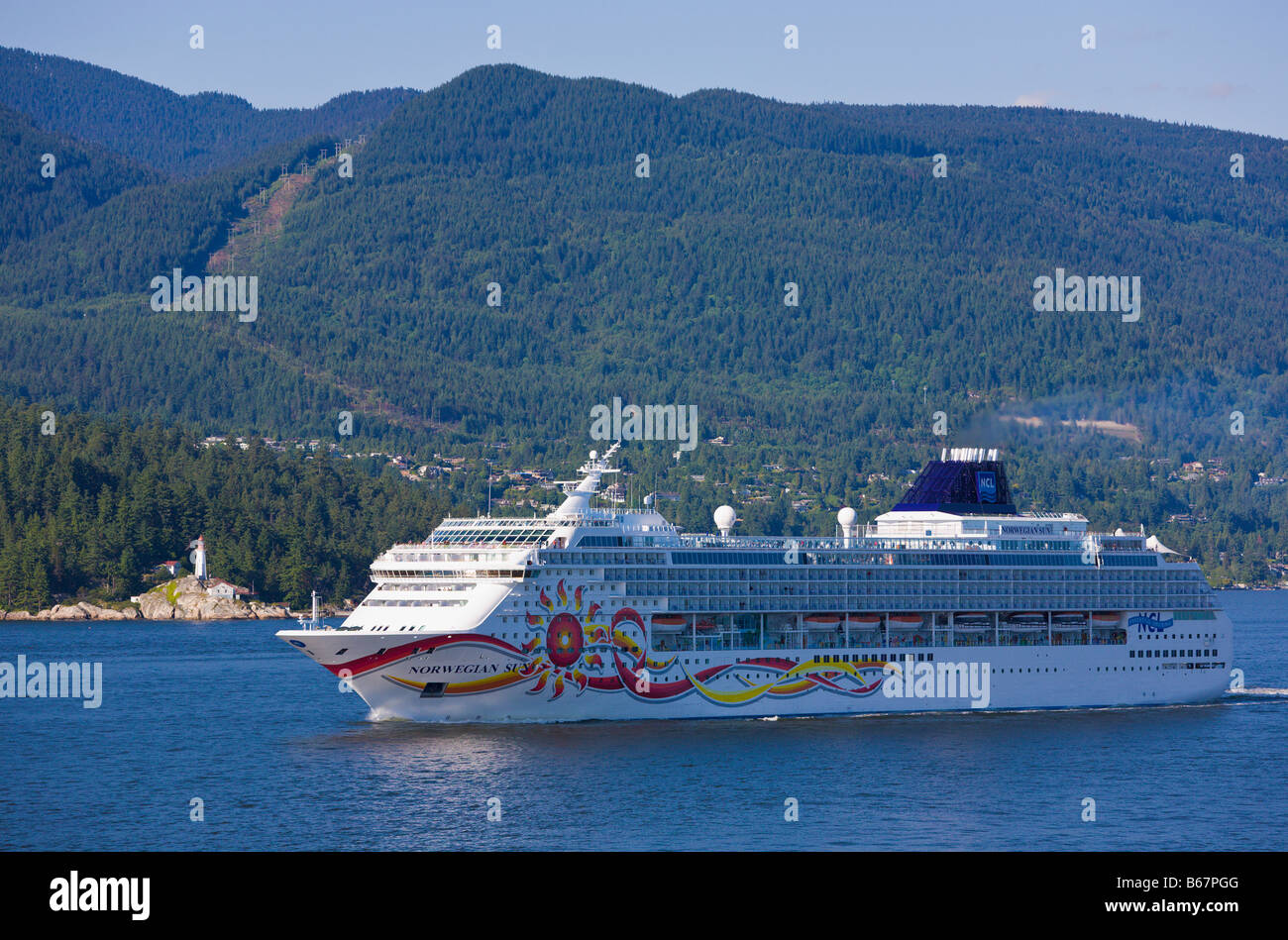 Ncl cruise ship norwegian sun hi-res stock photography and images - Alamy