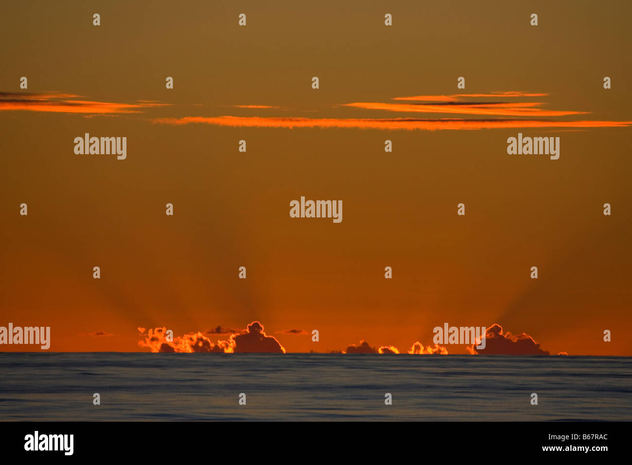 Suns reflection over ocean hi-res stock photography and images - Alamy