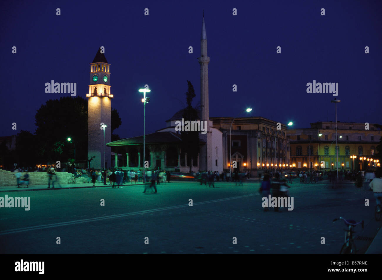 Night at Skanderbeg Square, Et'hem-Bey-Moschee in the background ...
