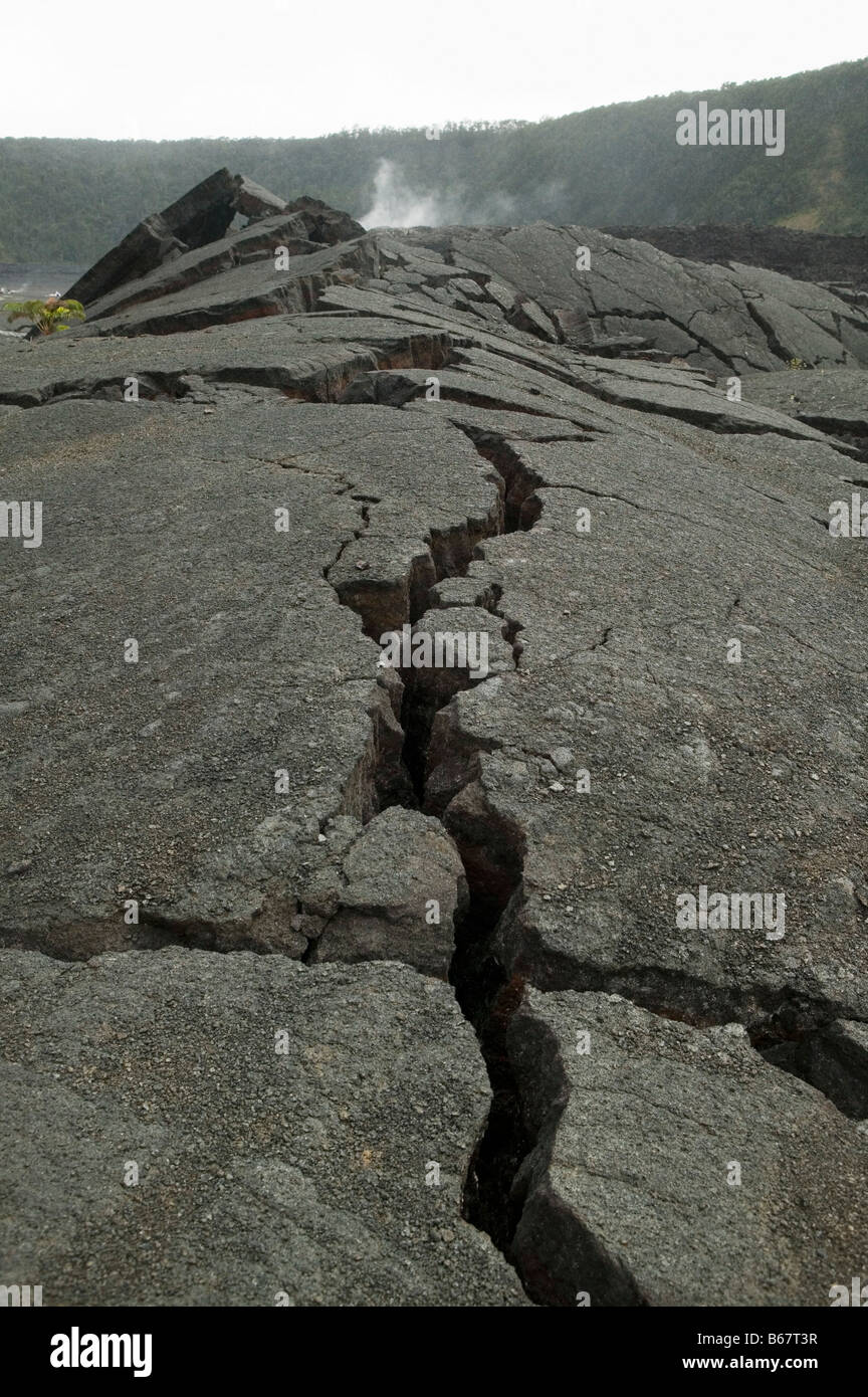 USA, Hawaii, Big Island, Volcanoes National Park, volvano, lava, crack ...