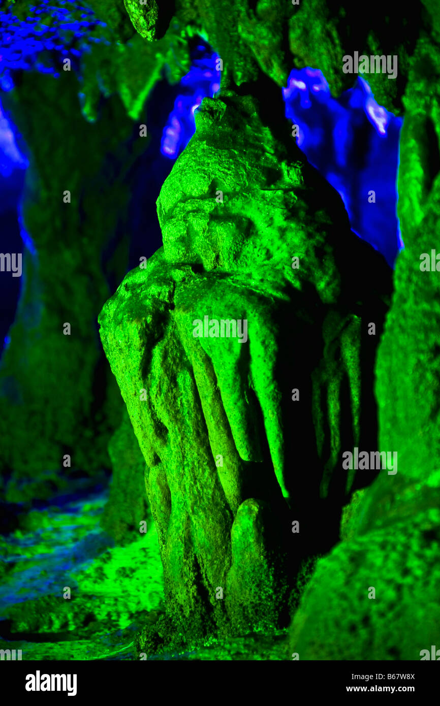 Statue in a cave, God of Longevity, Lotus Cave, Xining, Yangshuo ...