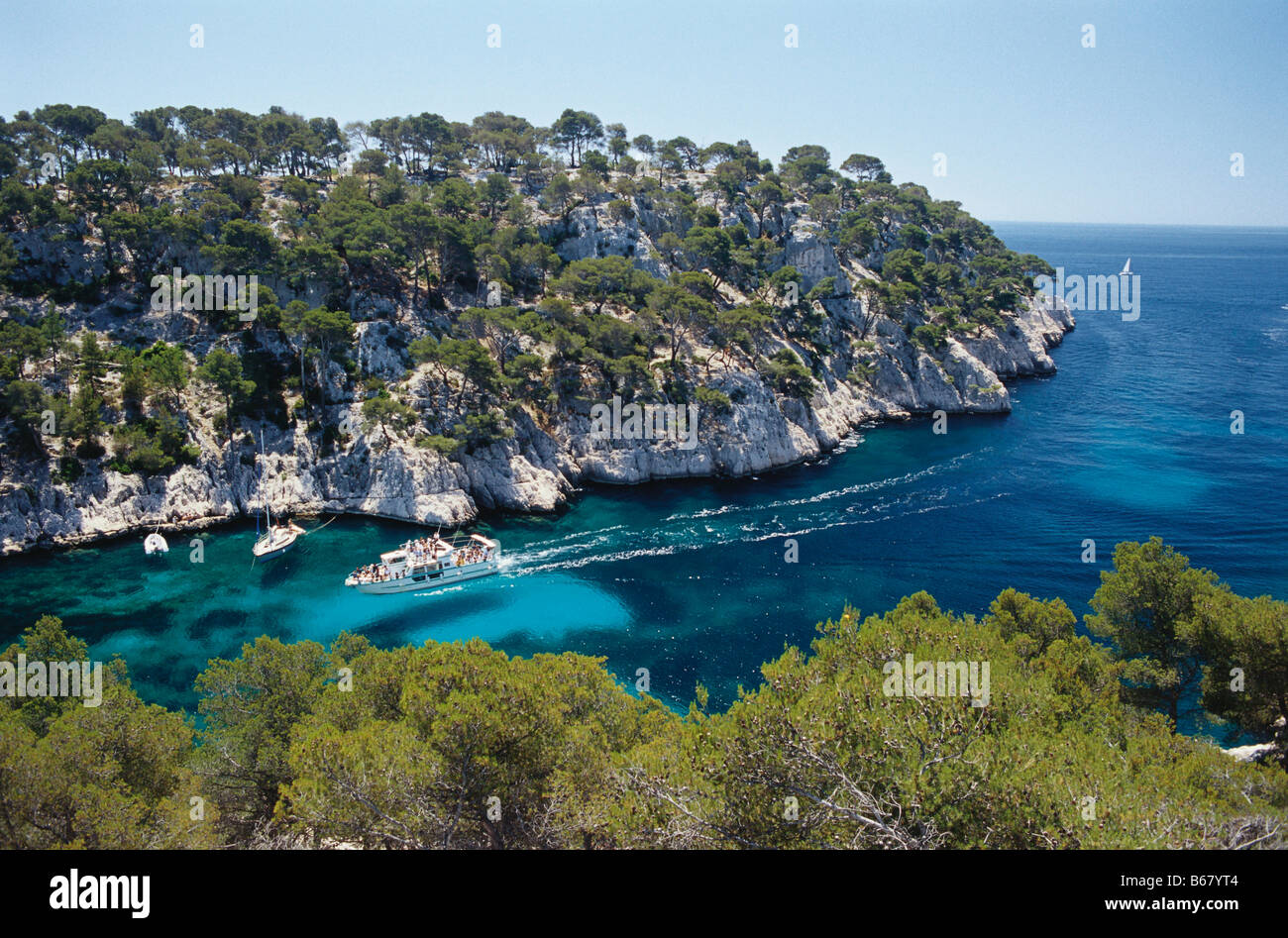 Calanque port pin in provence hi-res stock photography and images - Alamy