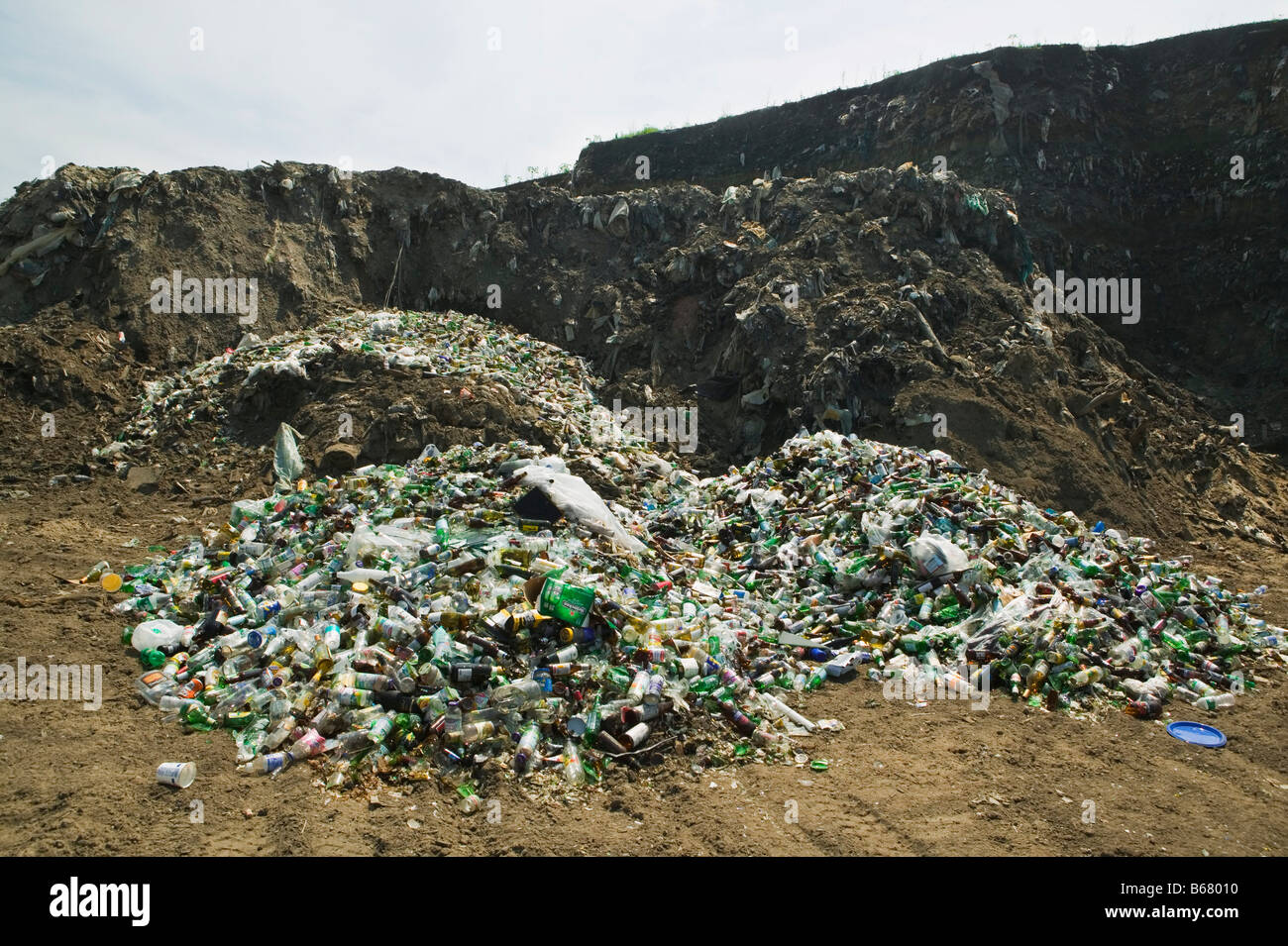 Decaying garbage hi-res stock photography and images - Alamy