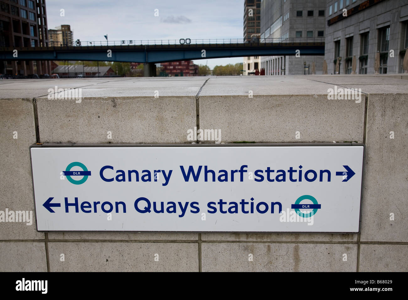 Station sign in Canary Wharf, London, England Stock Photo - Alamy