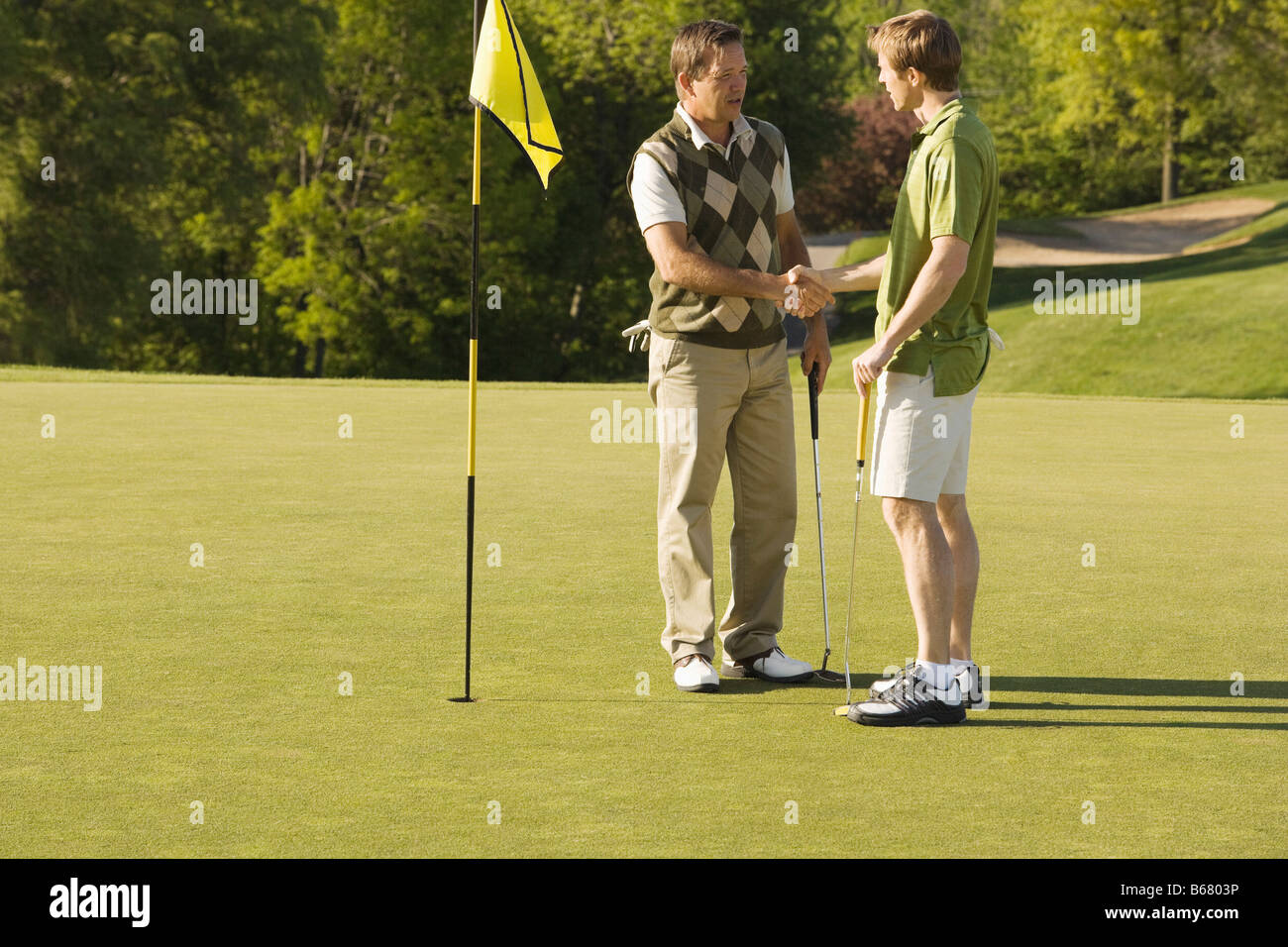 Sport golf shaking hands hi-res stock photography and images - Alamy