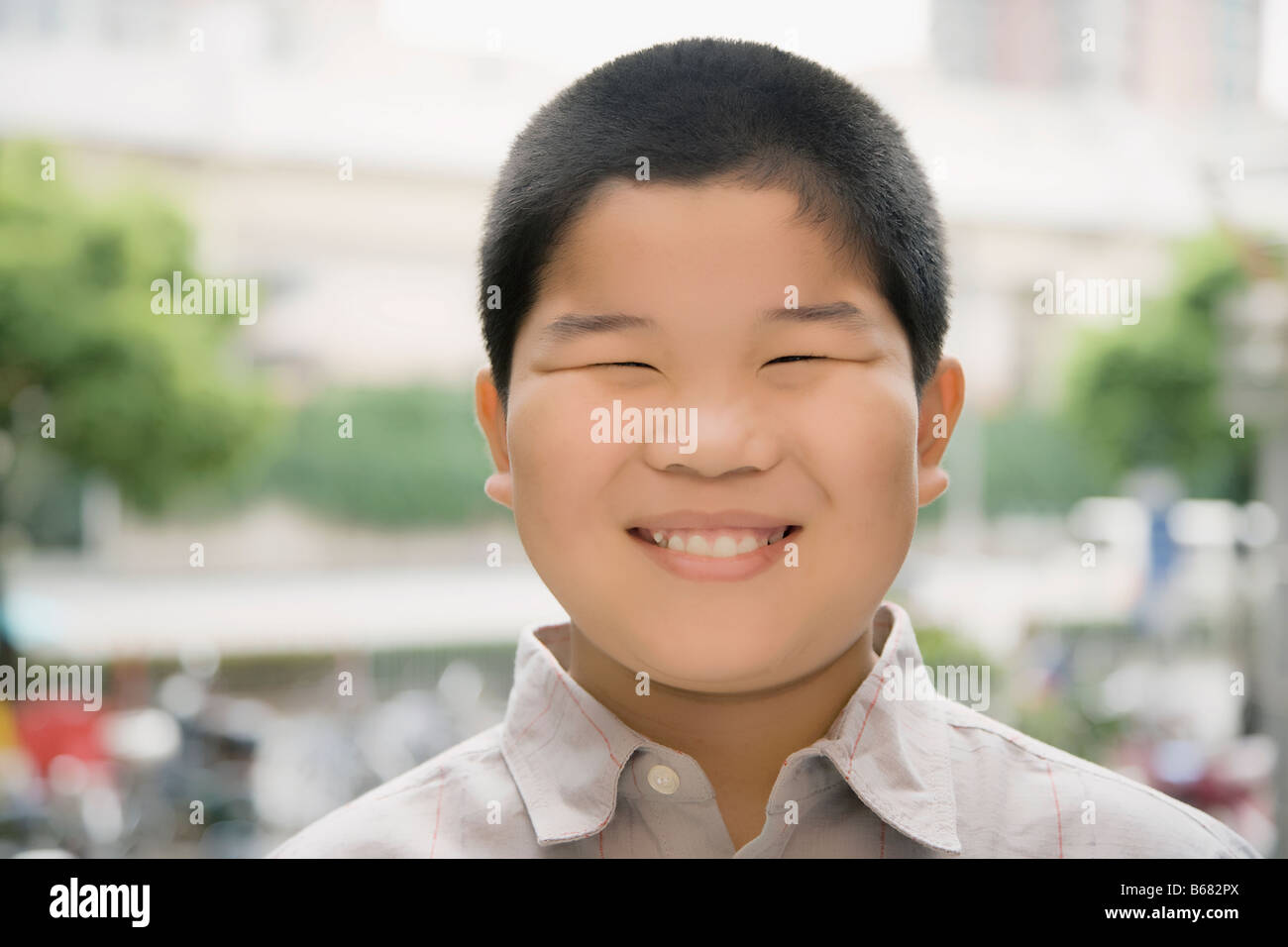 Chinese boy smiling and 13 years hi-res stock photography and images ...