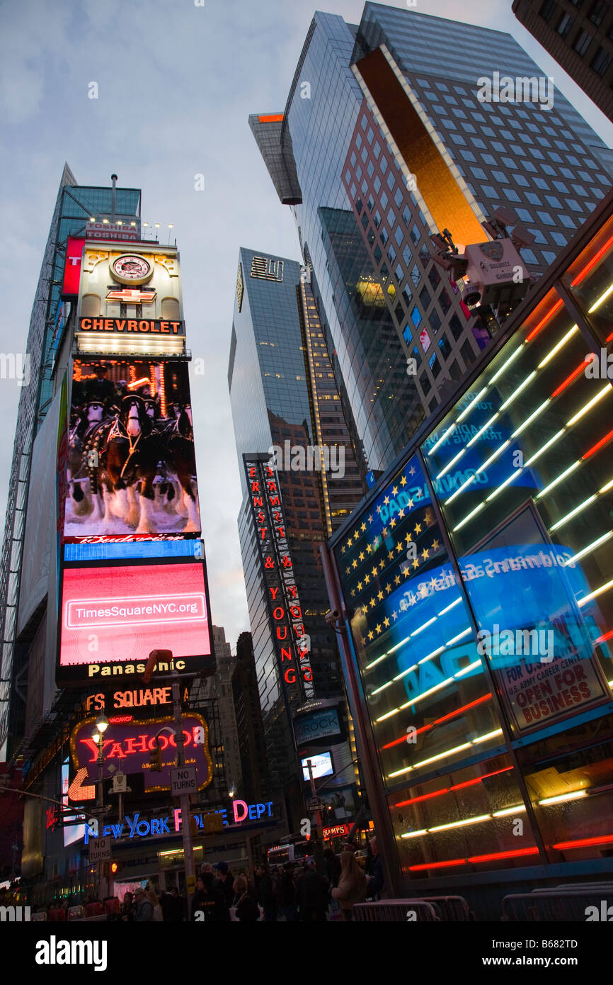 Ernst young building times square hi-res stock photography and images ...