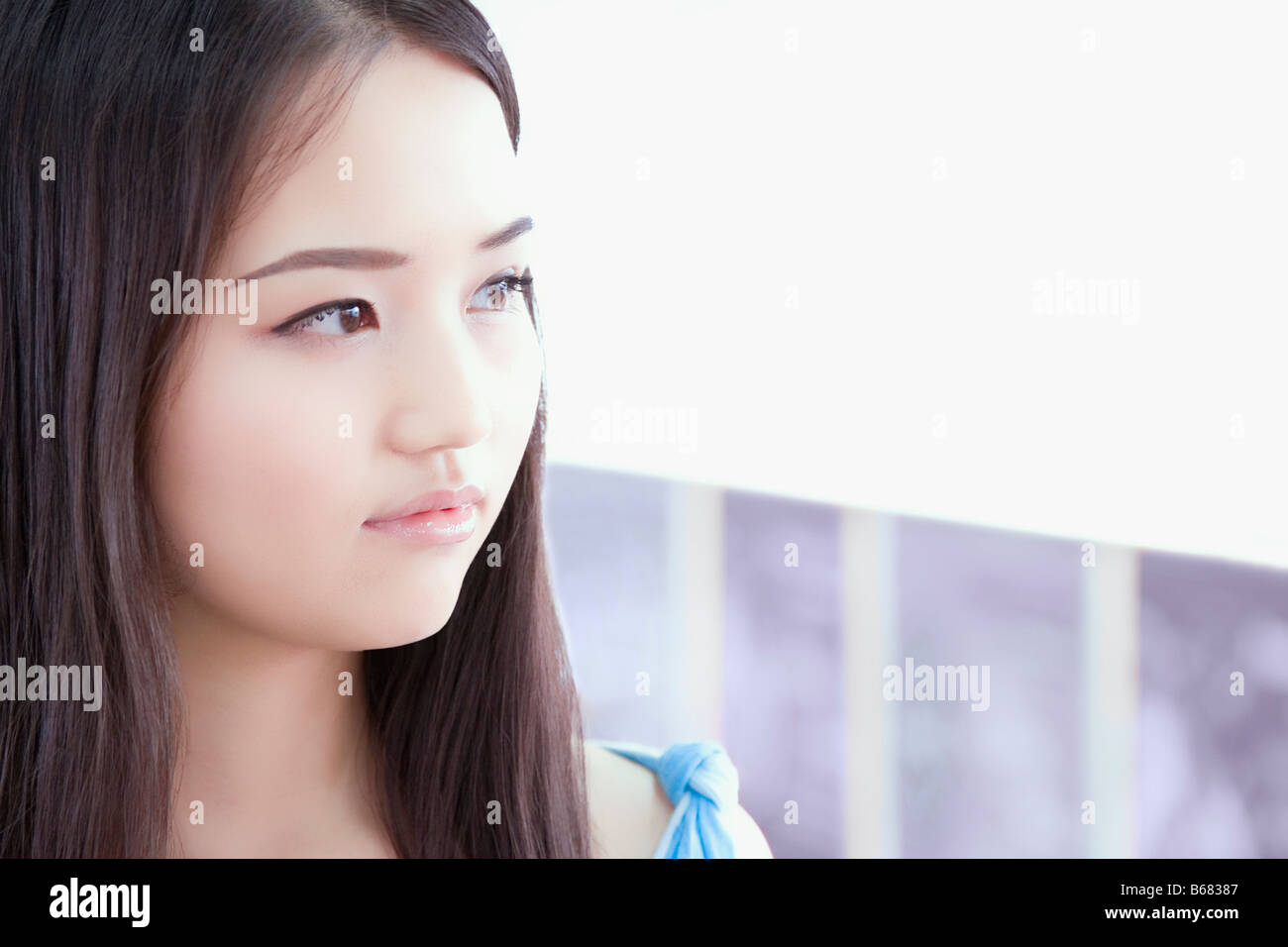 Staring woman hi-res stock photography and images - Alamy