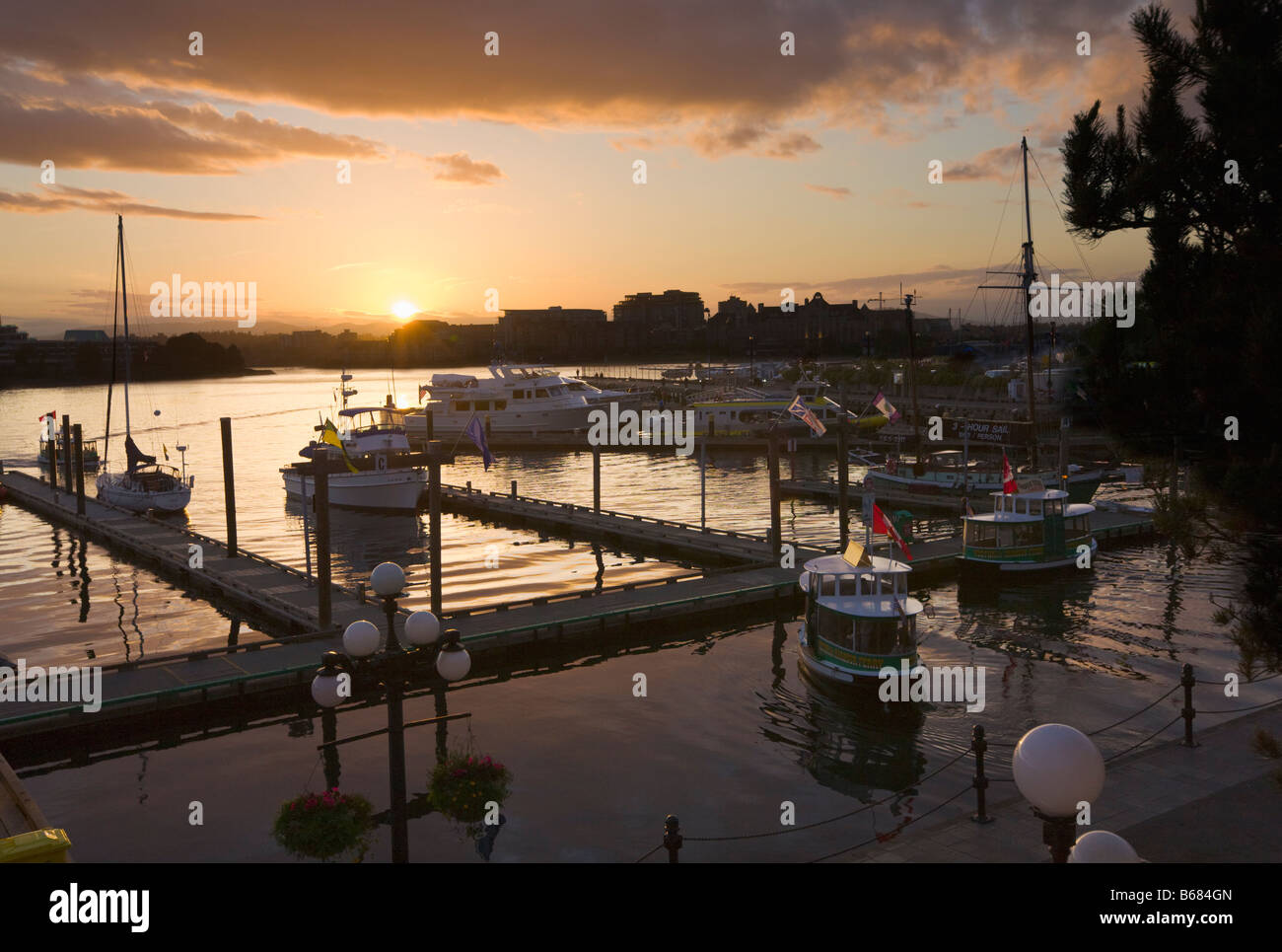 Vancouver harbour sunset hi-res stock photography and images - Alamy