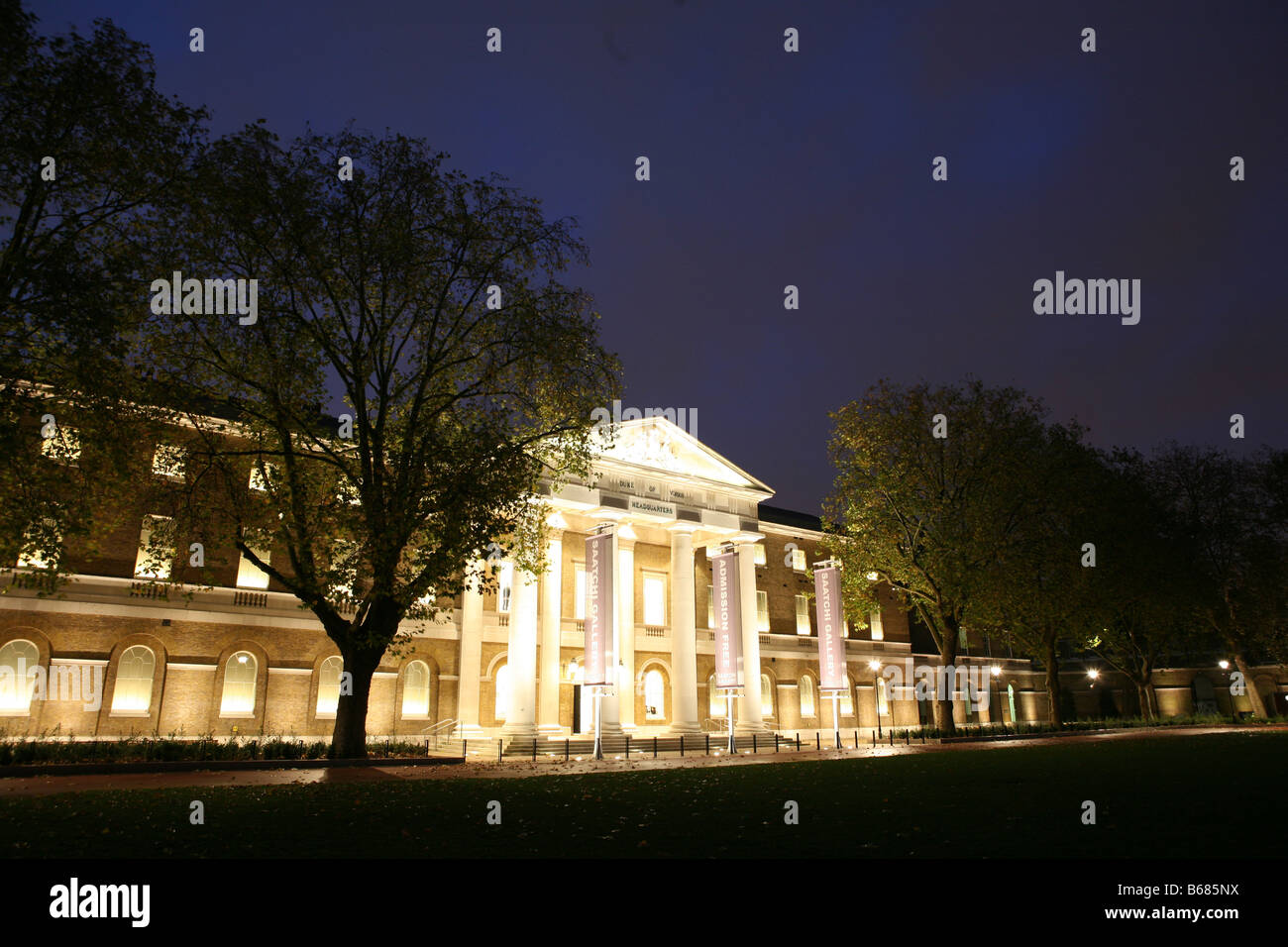Saatchi gallery london hi-res stock photography and images - Alamy