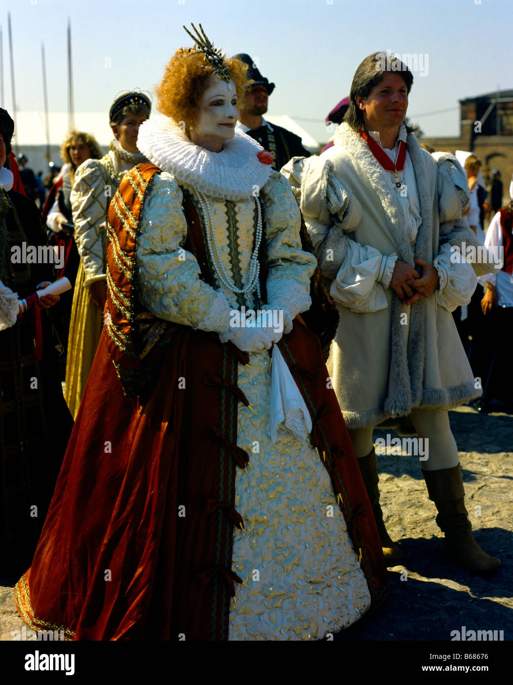 Elizabethan costume hi-res stock photography and images - Alamy