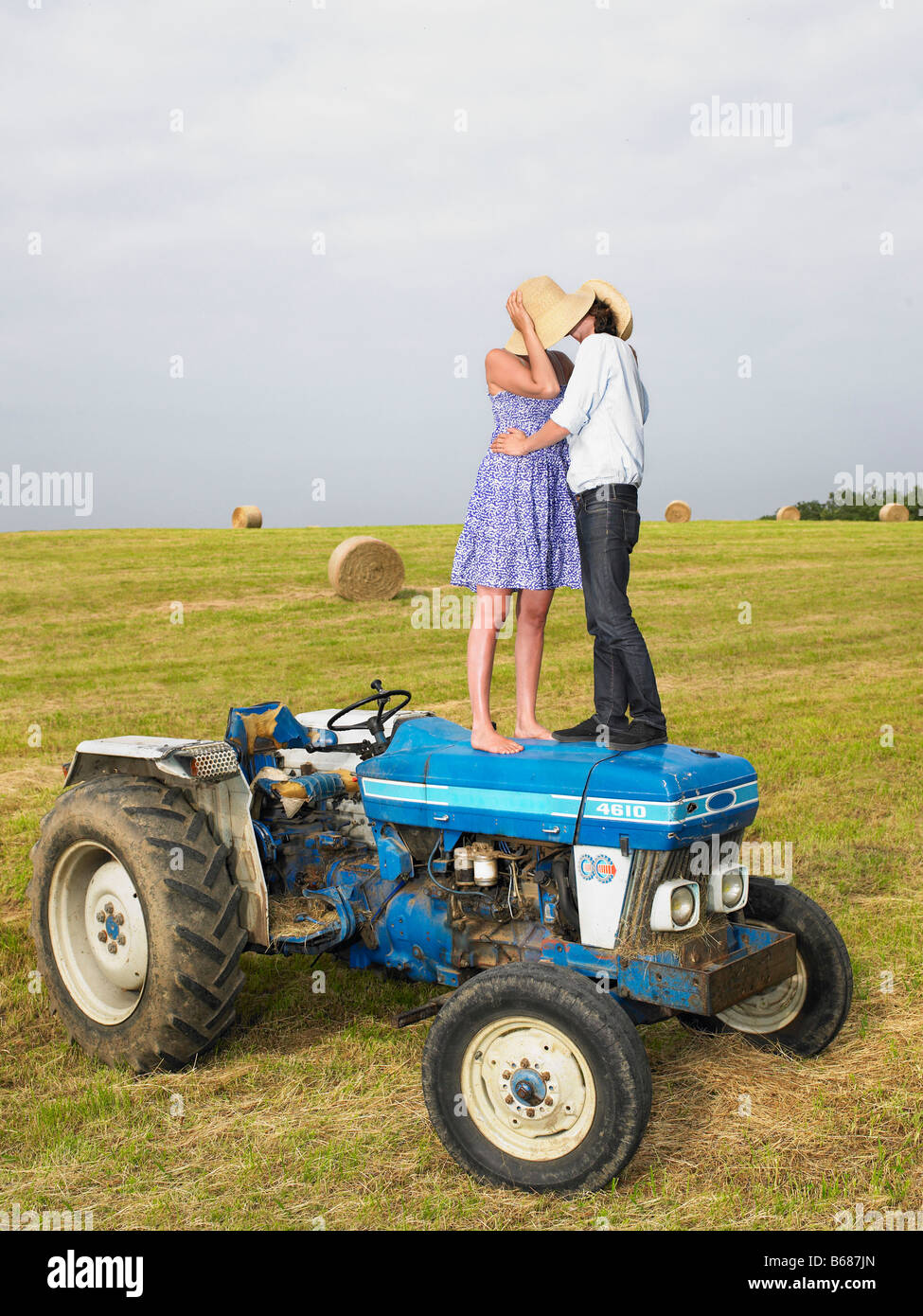 Couple tractor vehicle hi-res stock photography and images - Alamy