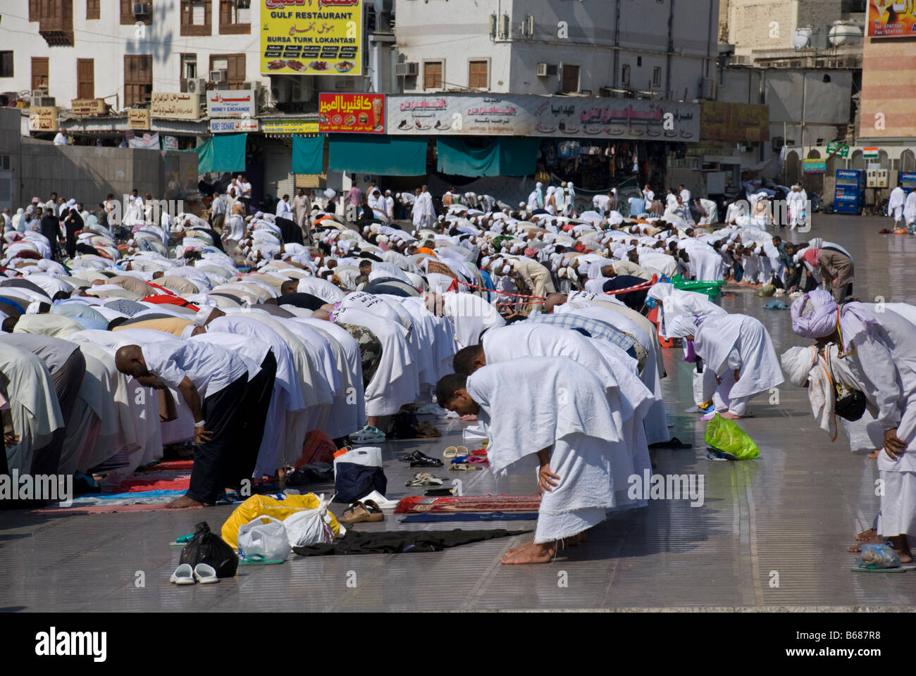 Saudi arabia prayer hi-res stock photography and images - Alamy