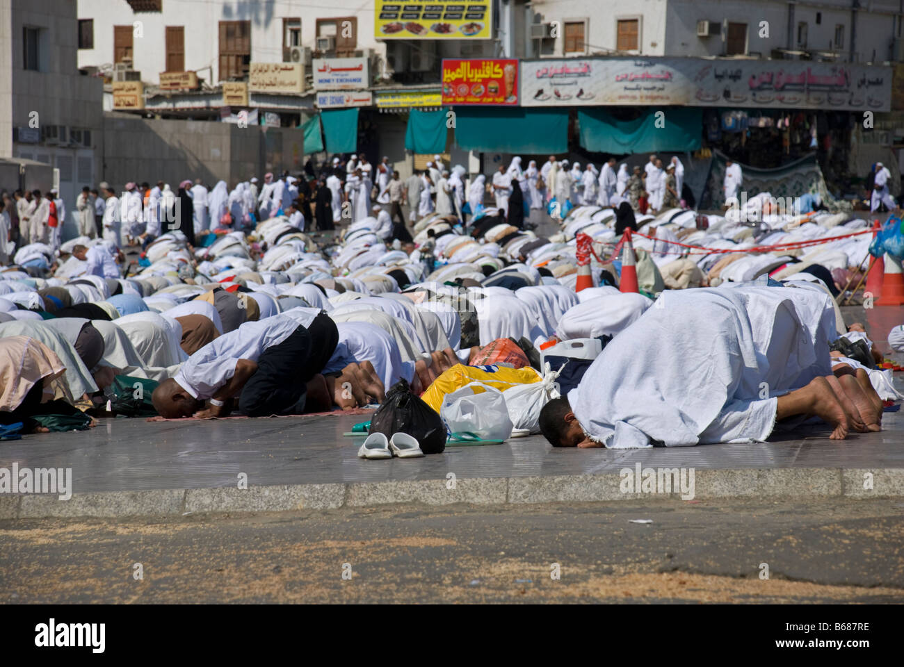 Muslim noon prayer hi-res stock photography and images - Alamy