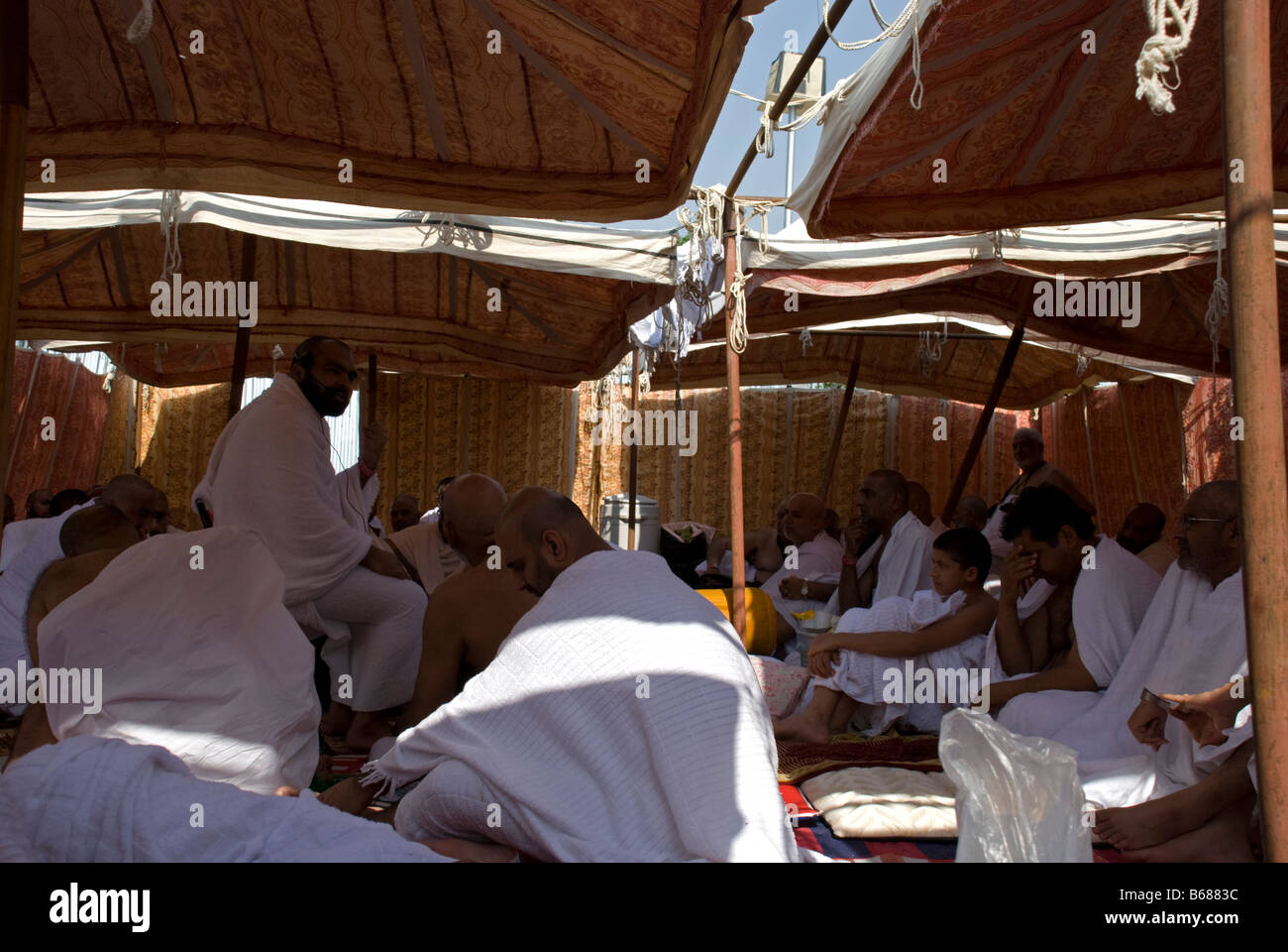 Hajj pilgrims tents hi-res stock photography and images - Alamy